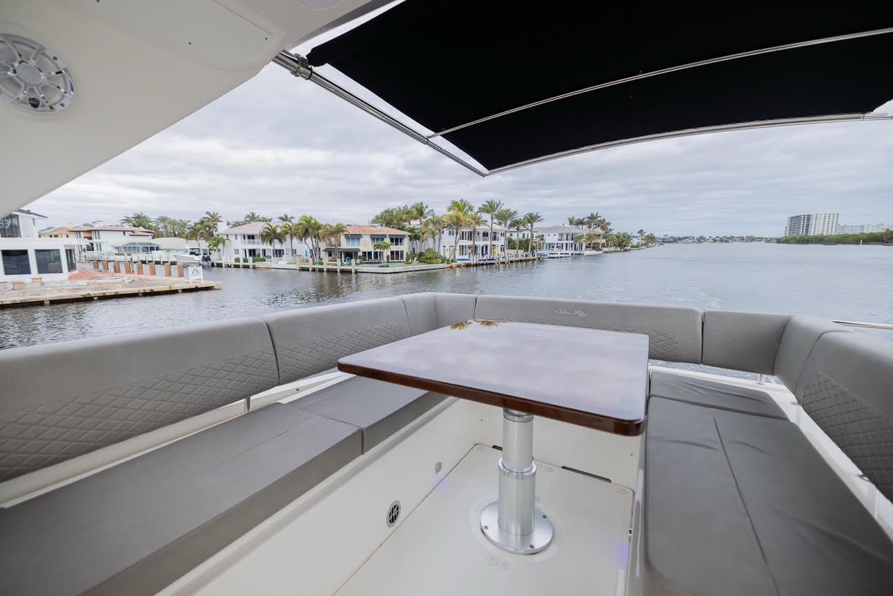 2017 Sea Ray L590 Fly Flybridge for sale - YachtWorld