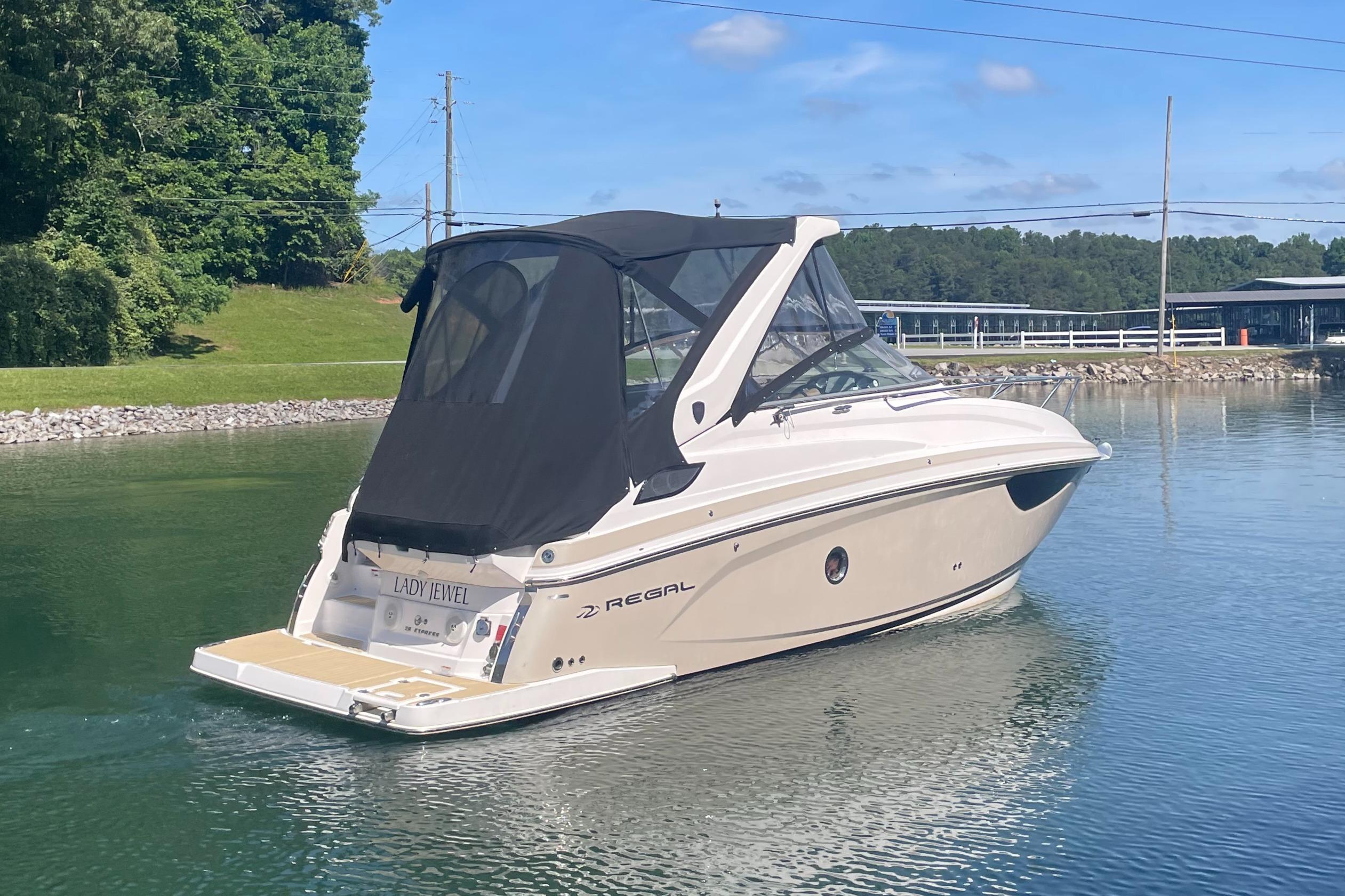 2017 Regal 28 Express Cruiser for sale - YachtWorld