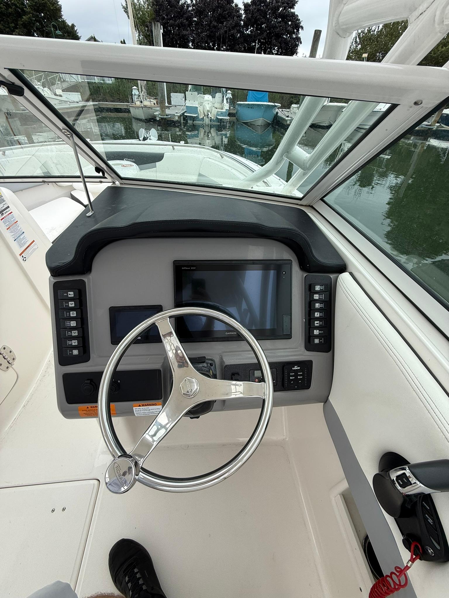 2022 Robalo R247 Dual Console Dual Console for sale - YachtWorld