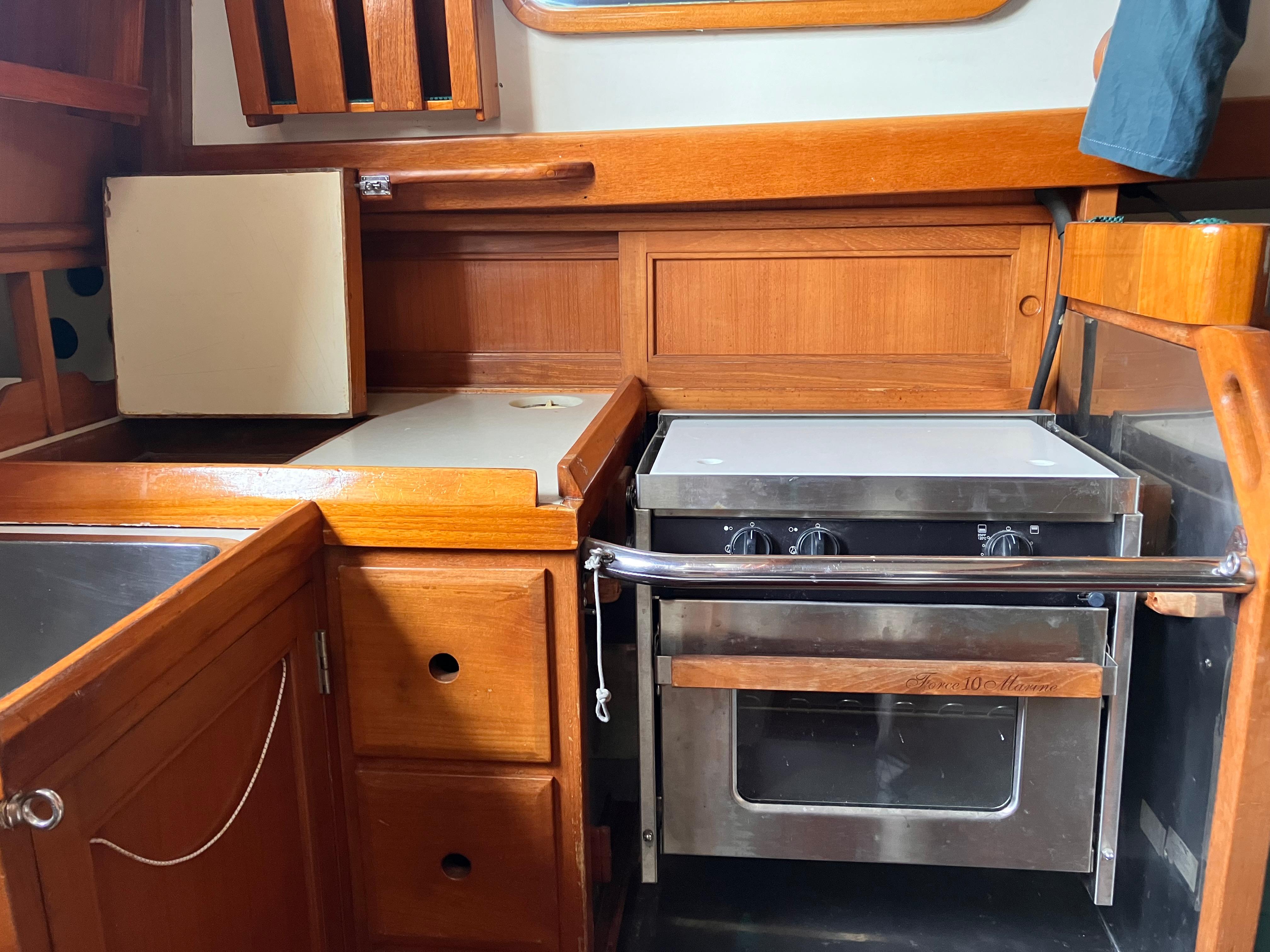 1977 Fuji 32 Cruisere til salgs- YachtWorld