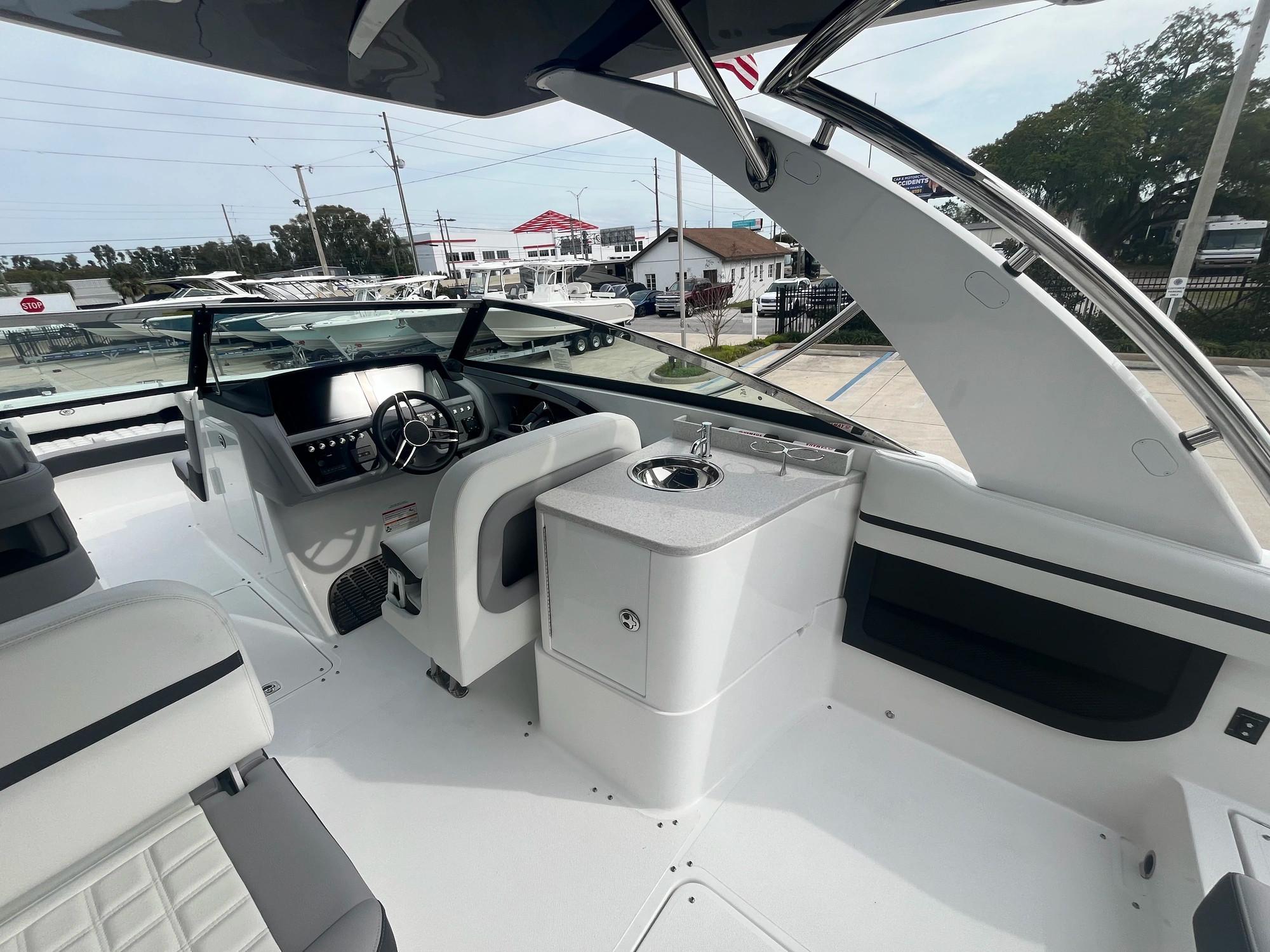 2024 Cobalt 30 SC Cruiser for sale - YachtWorld