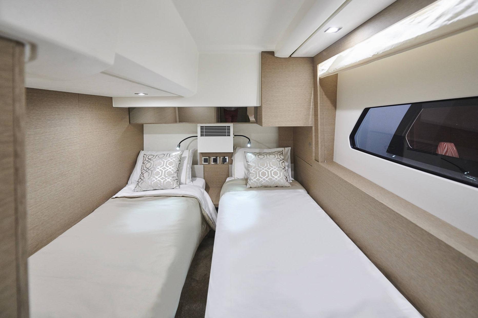 Nieuw 2025 Prestige 460 - Var ( 83 ) | Botenbank