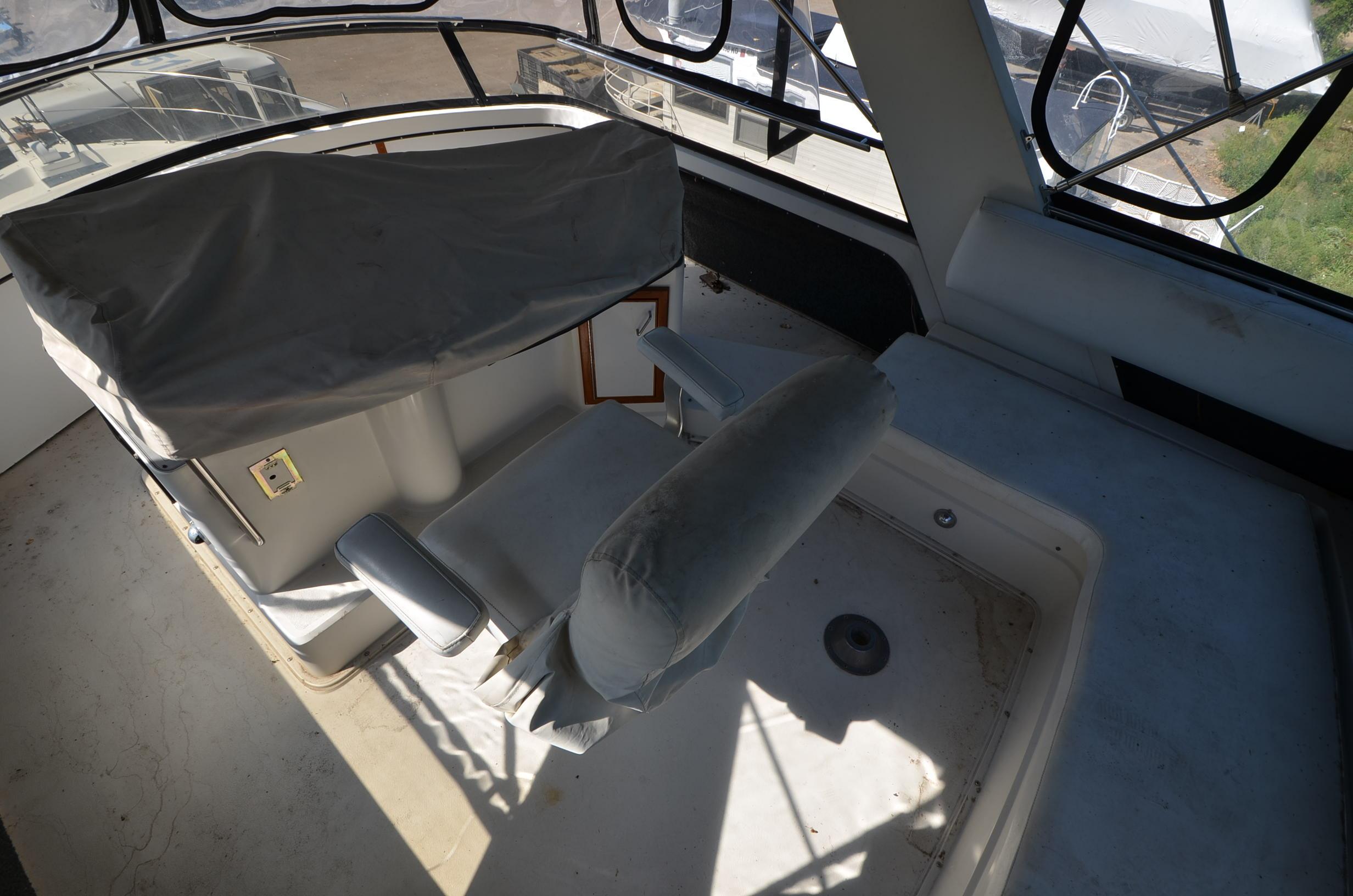 1986 Carver Cockpit 4227 MY Motor Yacht for sale - YachtWorld