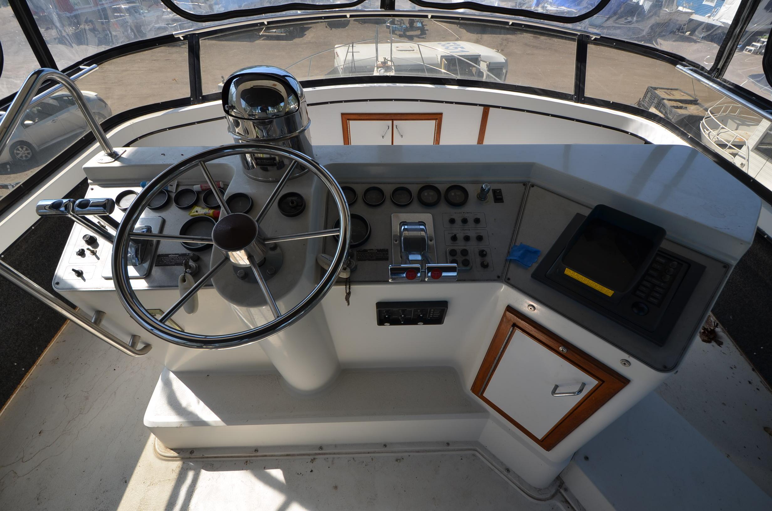 1986 Carver Cockpit 4227 MY Motor Yacht for sale - YachtWorld
