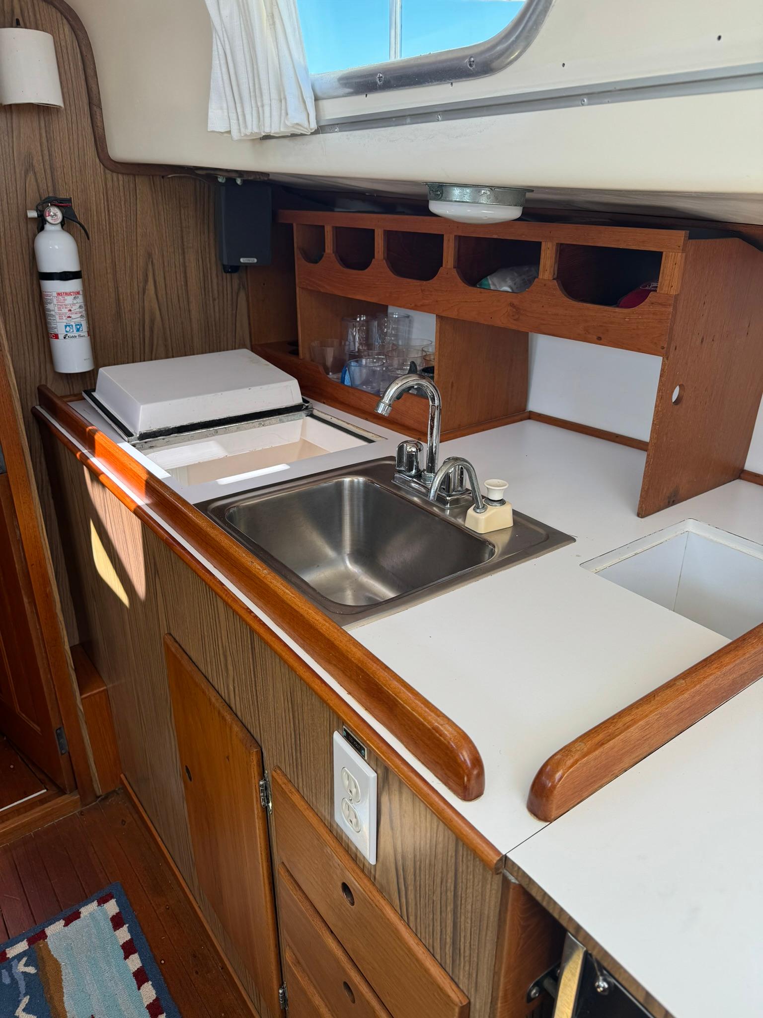 1965 Pearson Alberg 35 Spectacular Updates- really nice Sloop til salgs ...