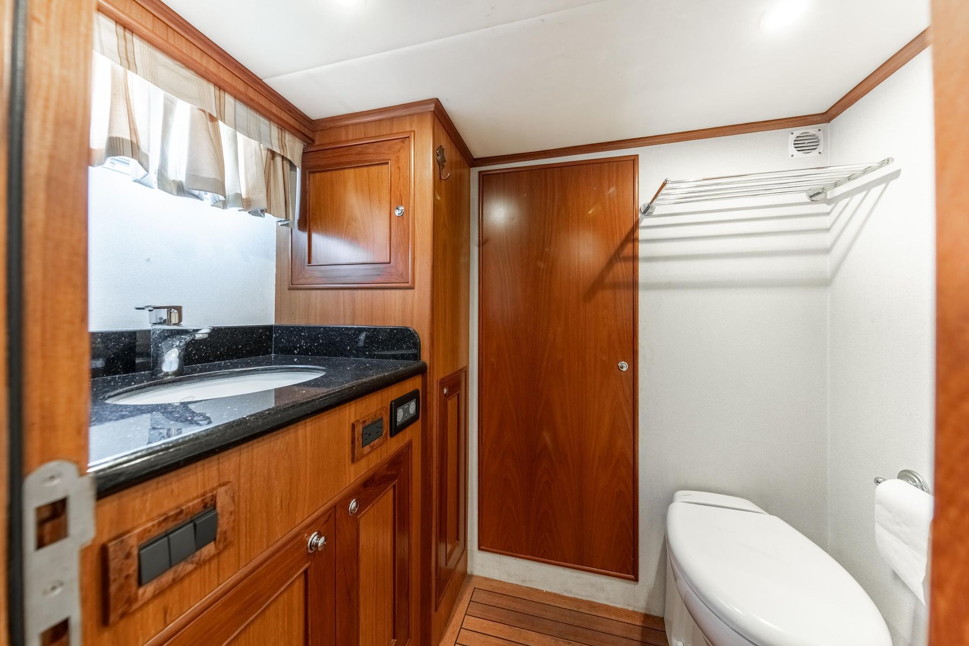 2008 Outer Reef Yachts 650 Motor Yacht - Weber Yachts