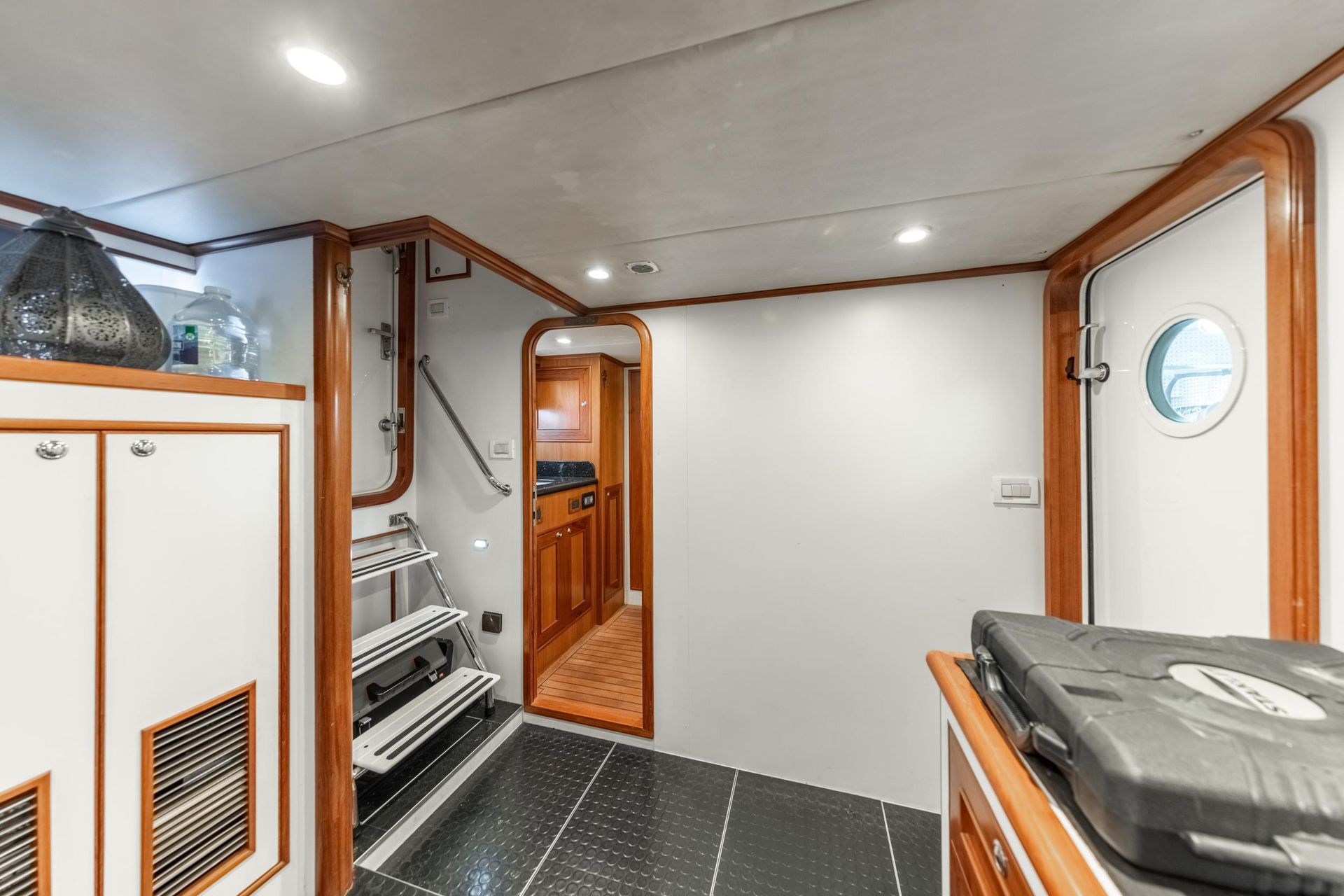 2008 Outer Reef Yachts 650 Motor Yacht - Weber Yachts