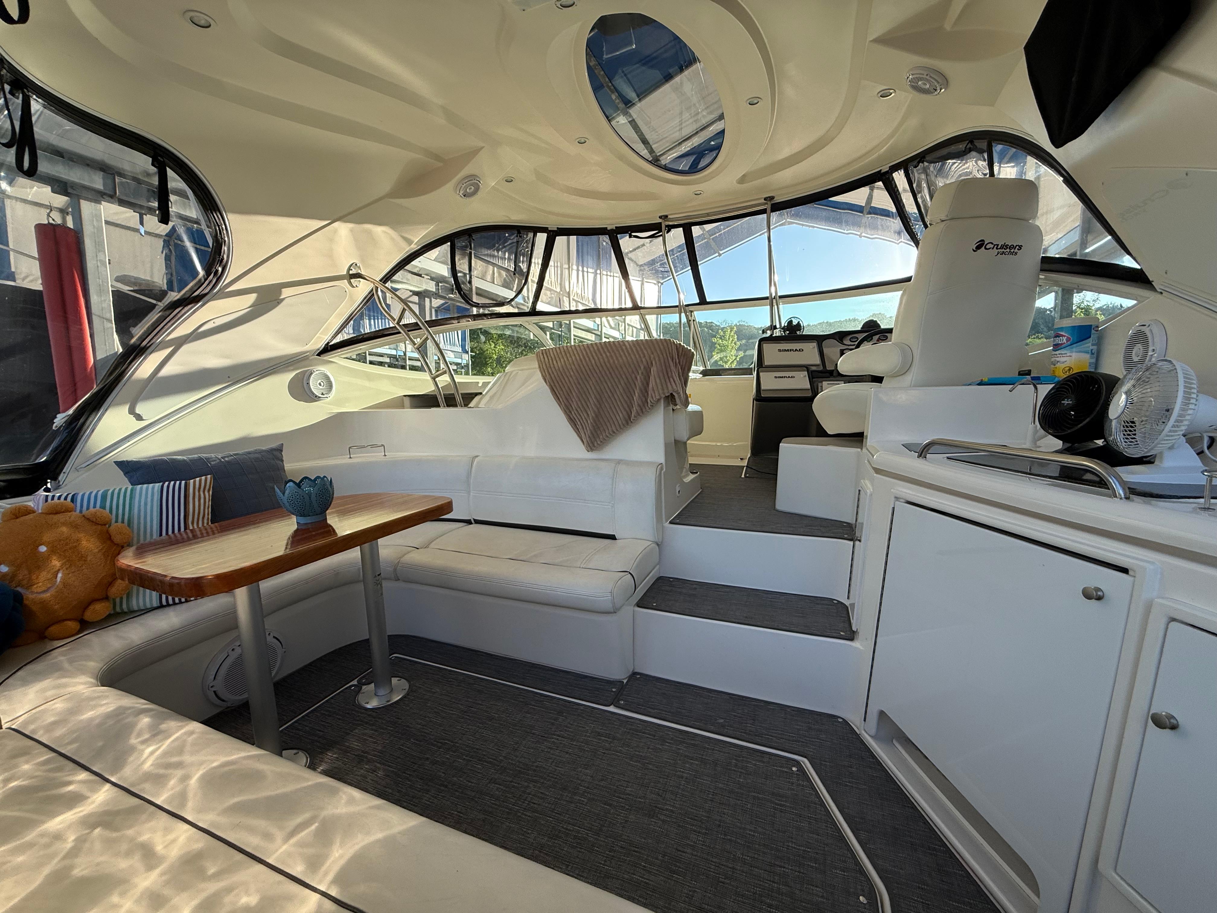 2006 Cruisers Yachts 460 Express Express Cruiser for sale - YachtWorld