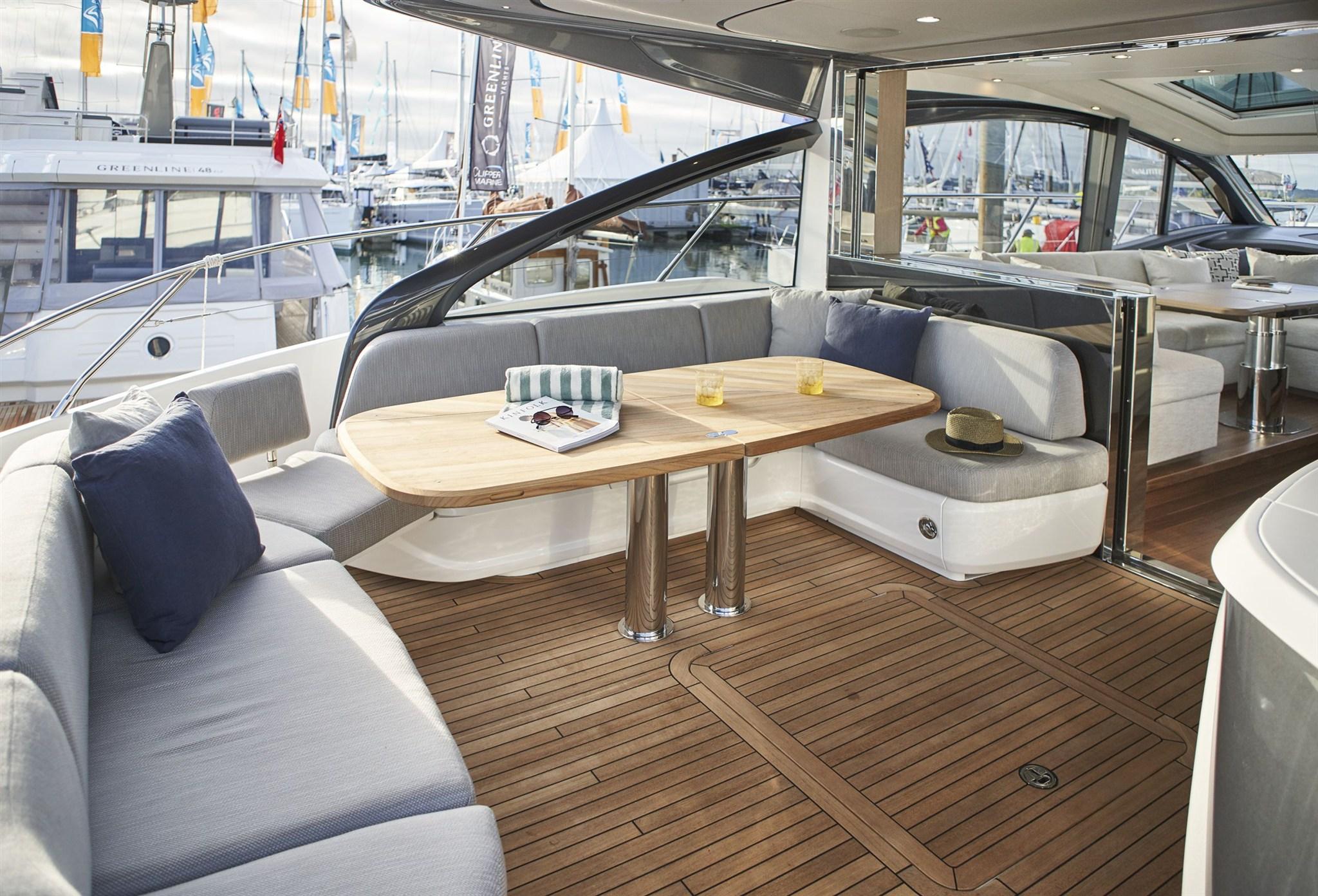Neuf 2026 Princess V55 | YachtFocus