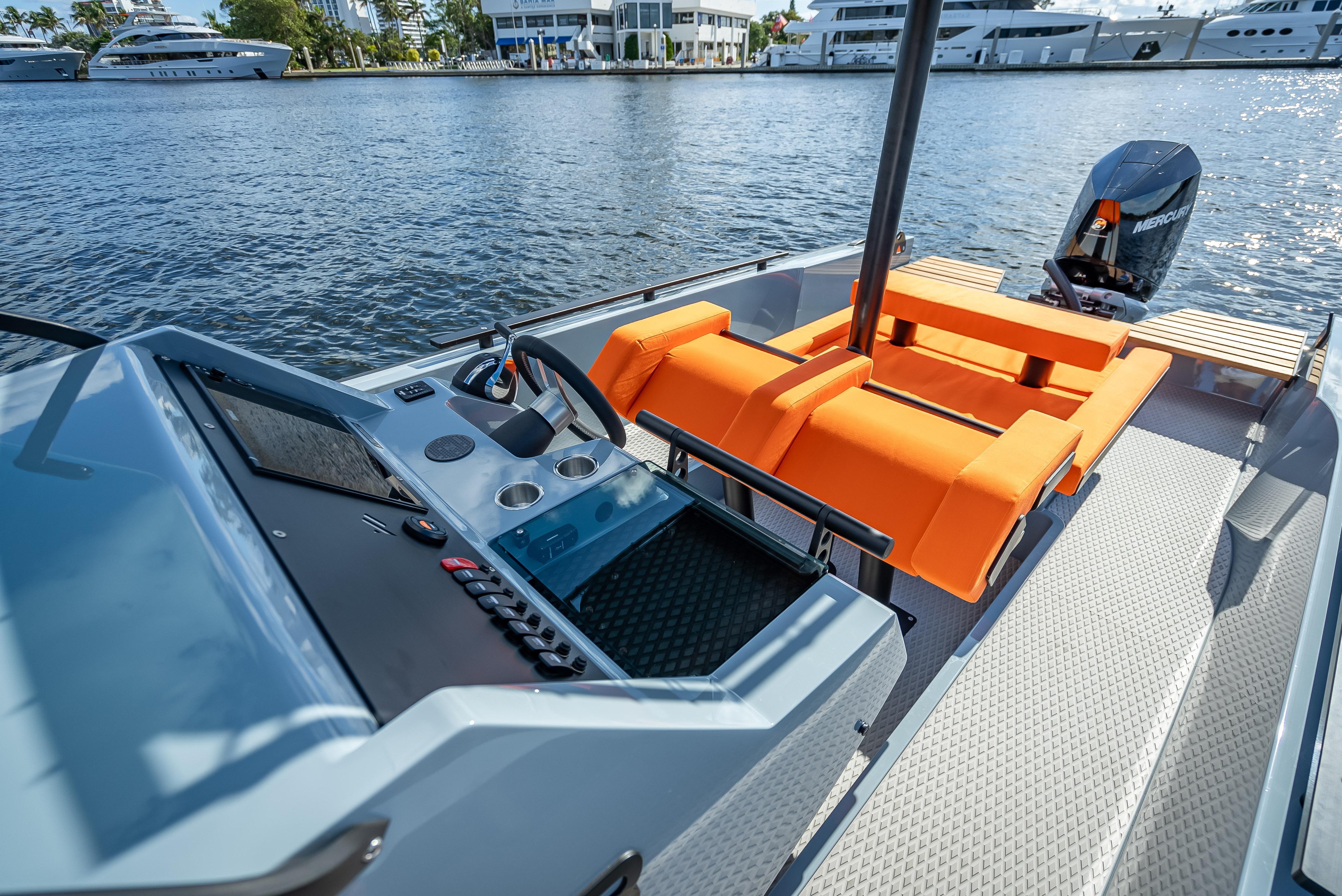 2024 Goldfish 28 Tender Center Console Boote Kaufen - YachtWorld