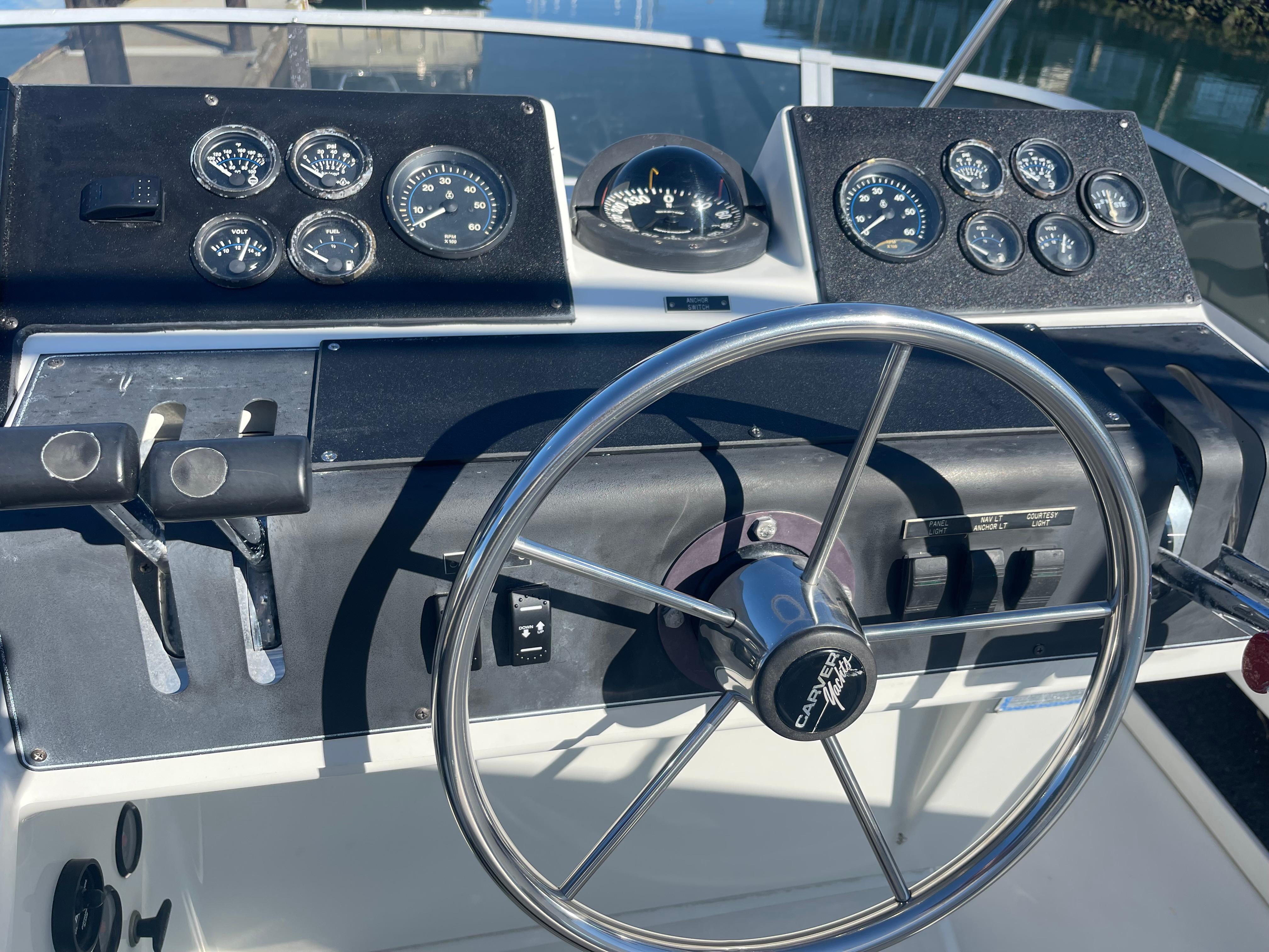 1993 Carver 390 Motorcruiser Kaufen - YachtWorld