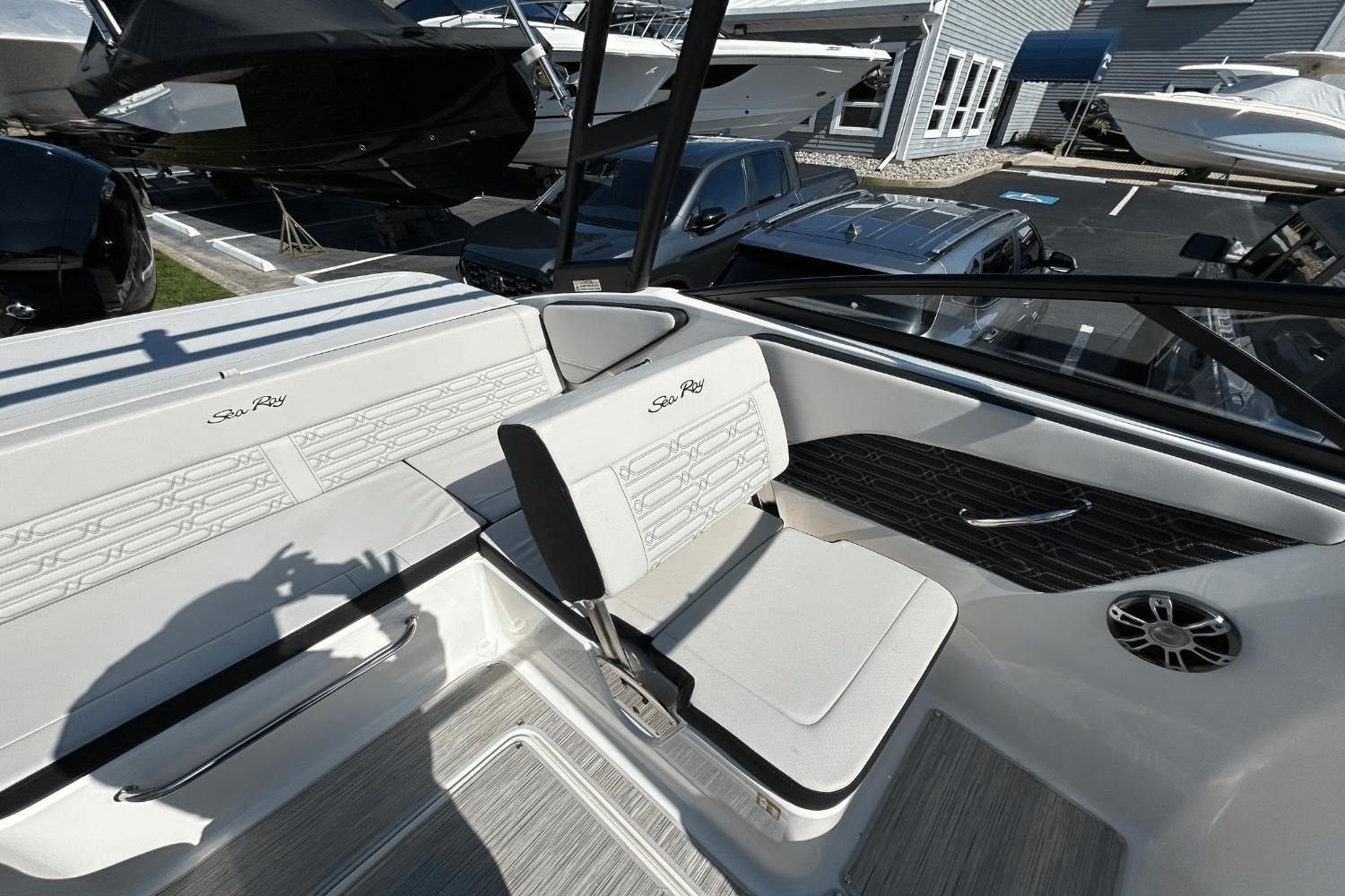 2025 Sea Ray SPX 190 Outboard Runabout for sale - YachtWorld