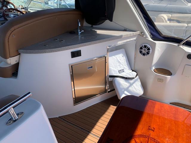 2004 Rinker 342 Fiesta Vee Express Cruiser for sale - YachtWorld