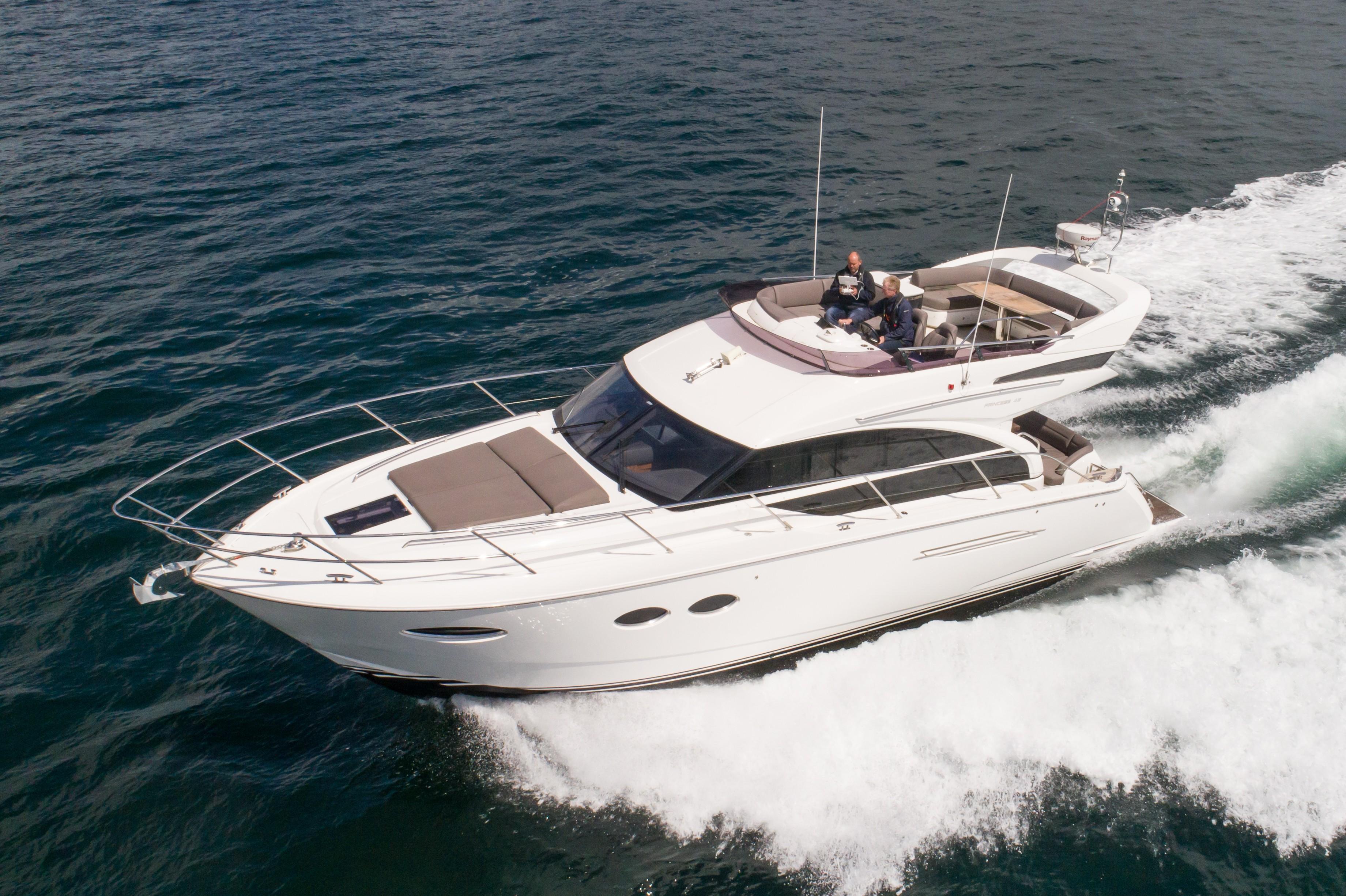 Tweedehands 2016 Princess 43 - Devon | YachtFocus