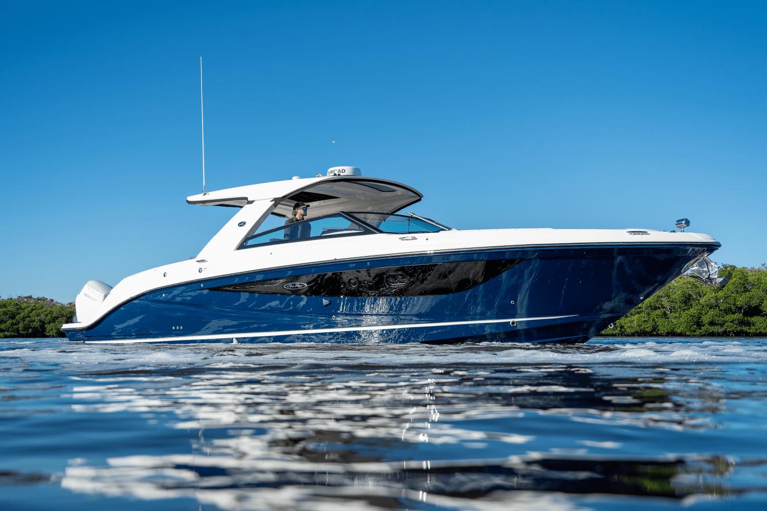 2024 Sea Ray 400 SLX Outboard Cruiser for sale - YachtWorld
