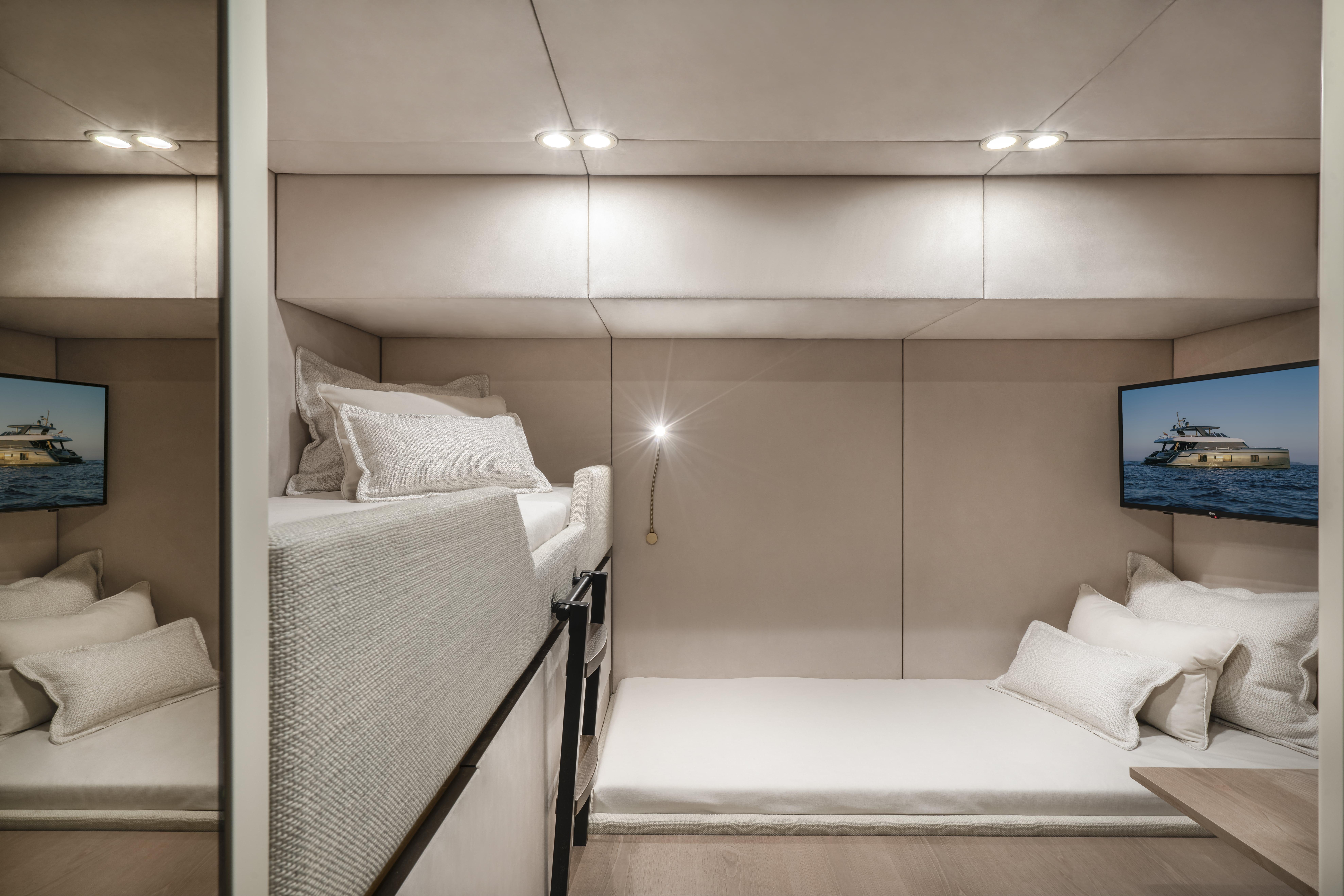 MANTA Flybridge Sunreef for sale - YachtWorld