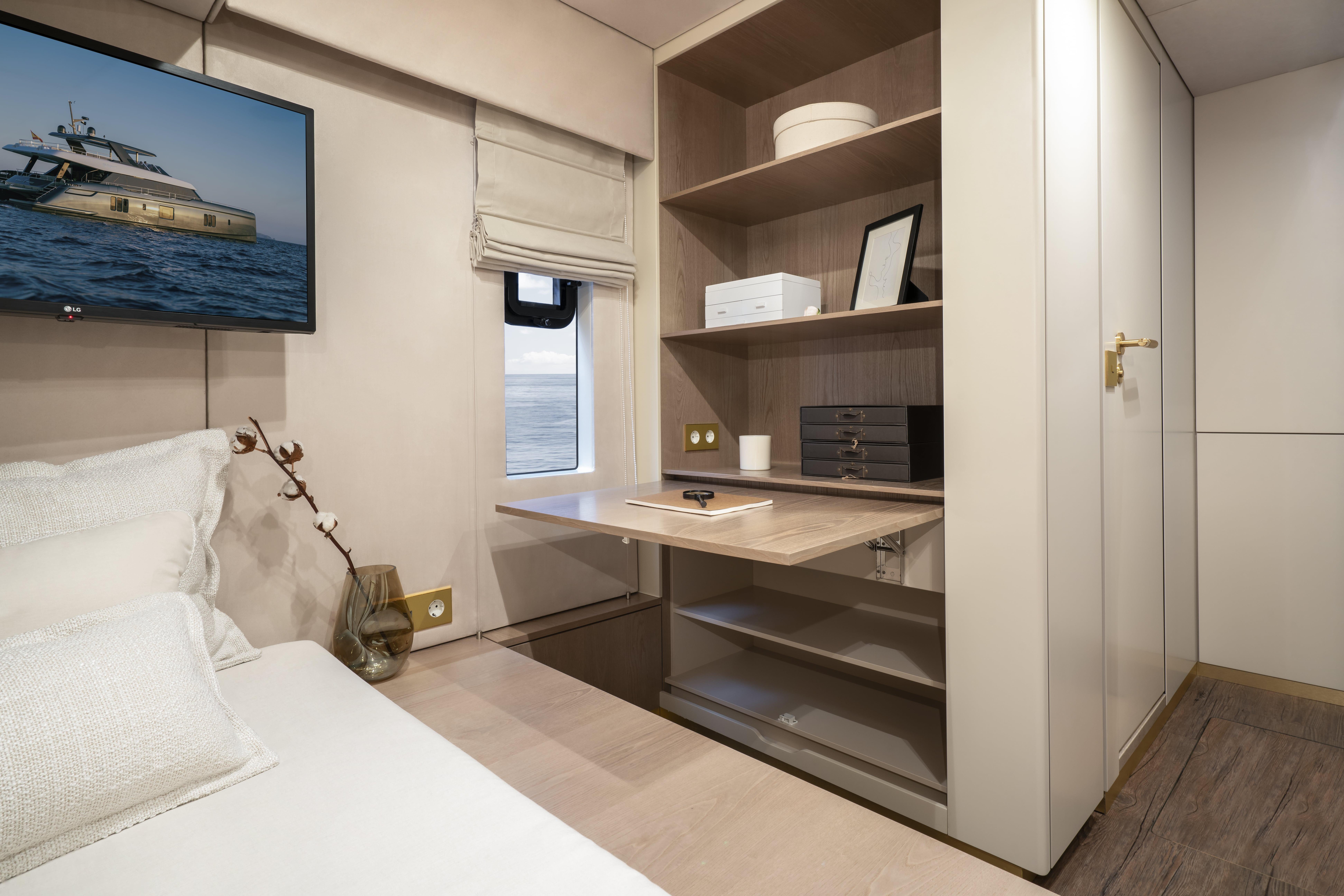 MANTA Flybridge Sunreef for sale - YachtWorld