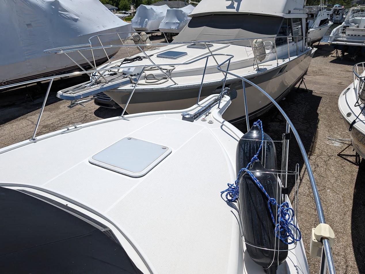 1999 Carver 326 Aft Cabin Motor Yacht Aft Cabin for sale - YachtWorld