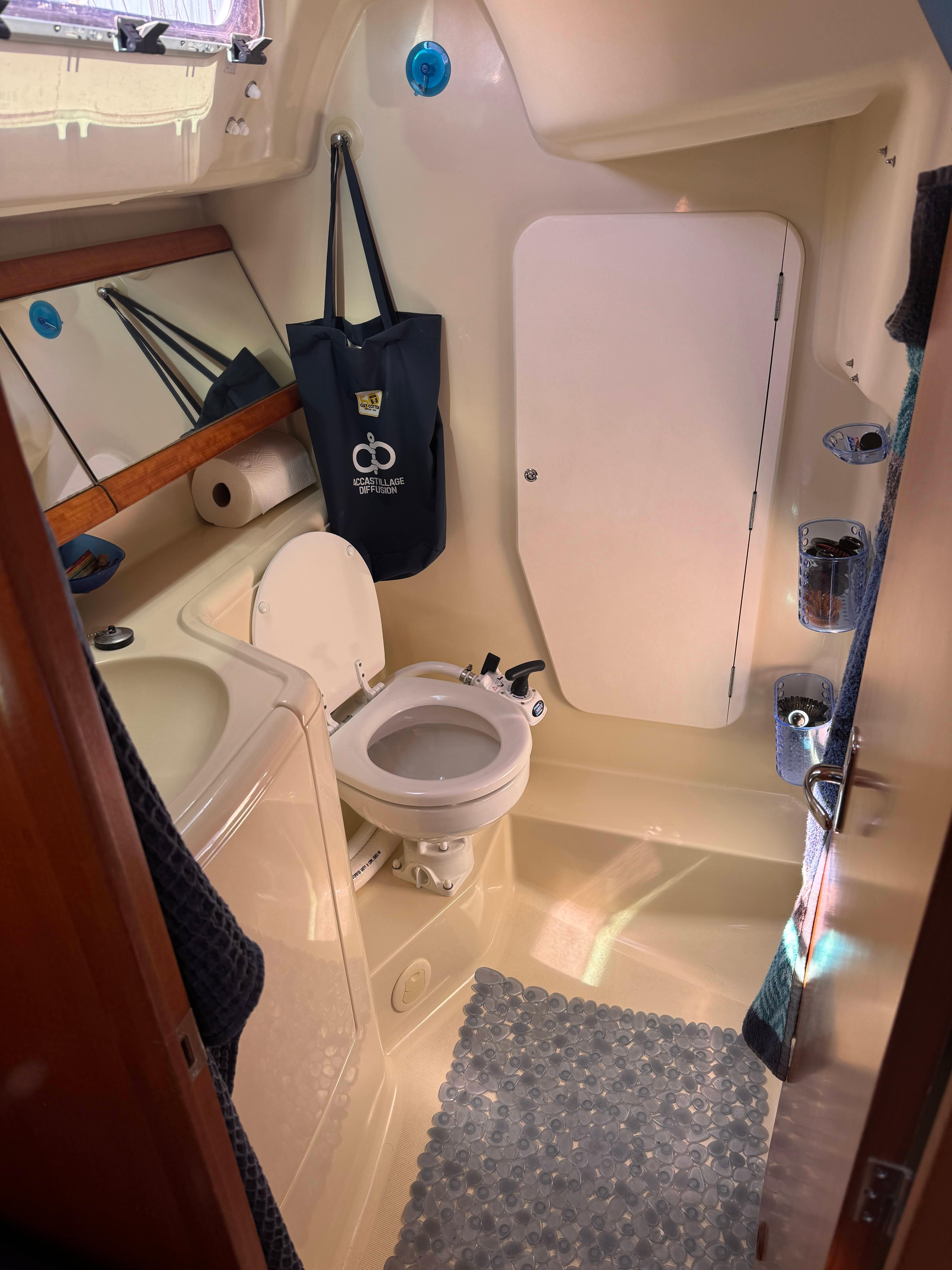 2006 Dufour 325 Grand Large Cruiser for sale - YachtWorld