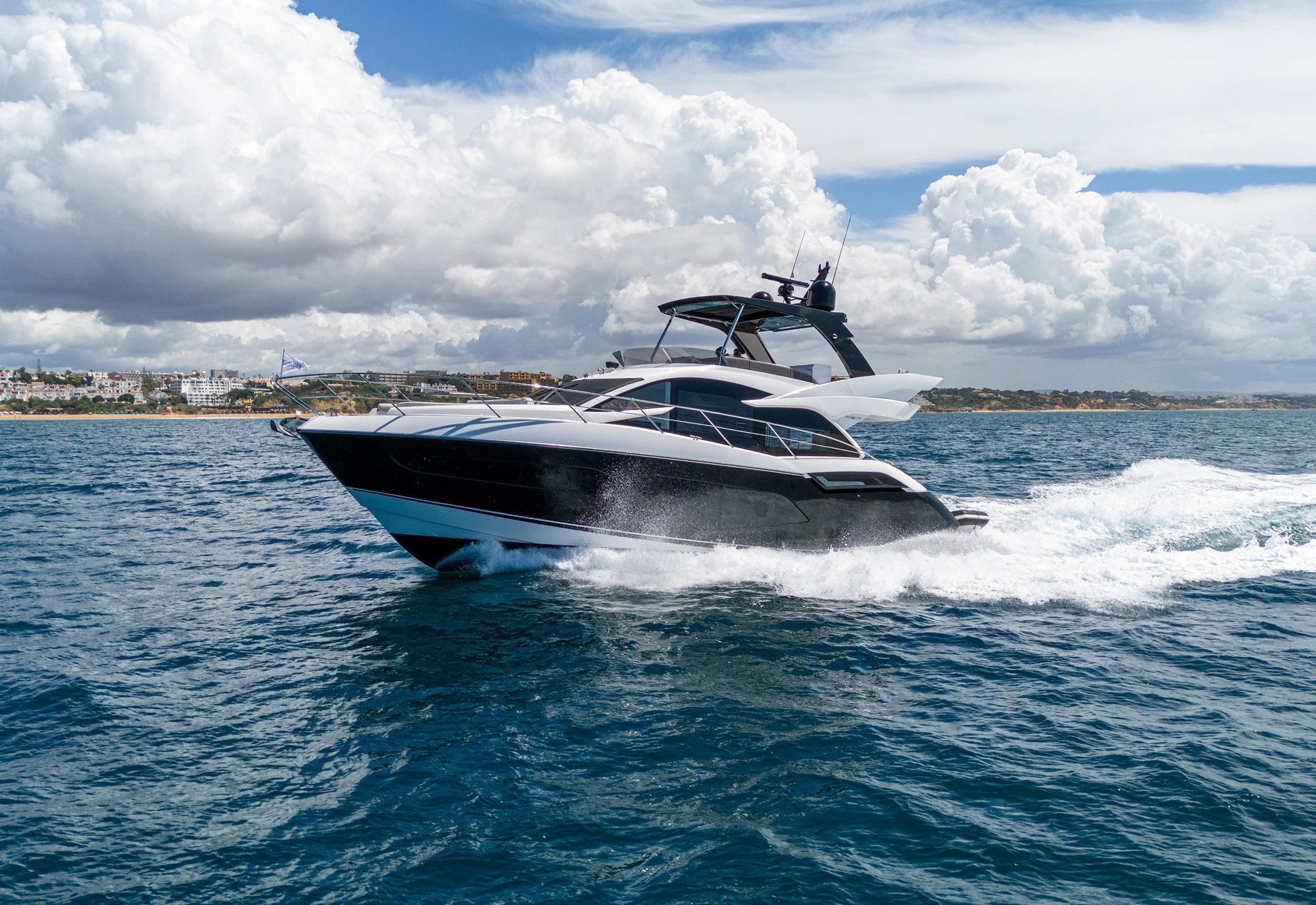 Sunseeker Manhattan 55 | 2022 | 17m | Boatshop24
