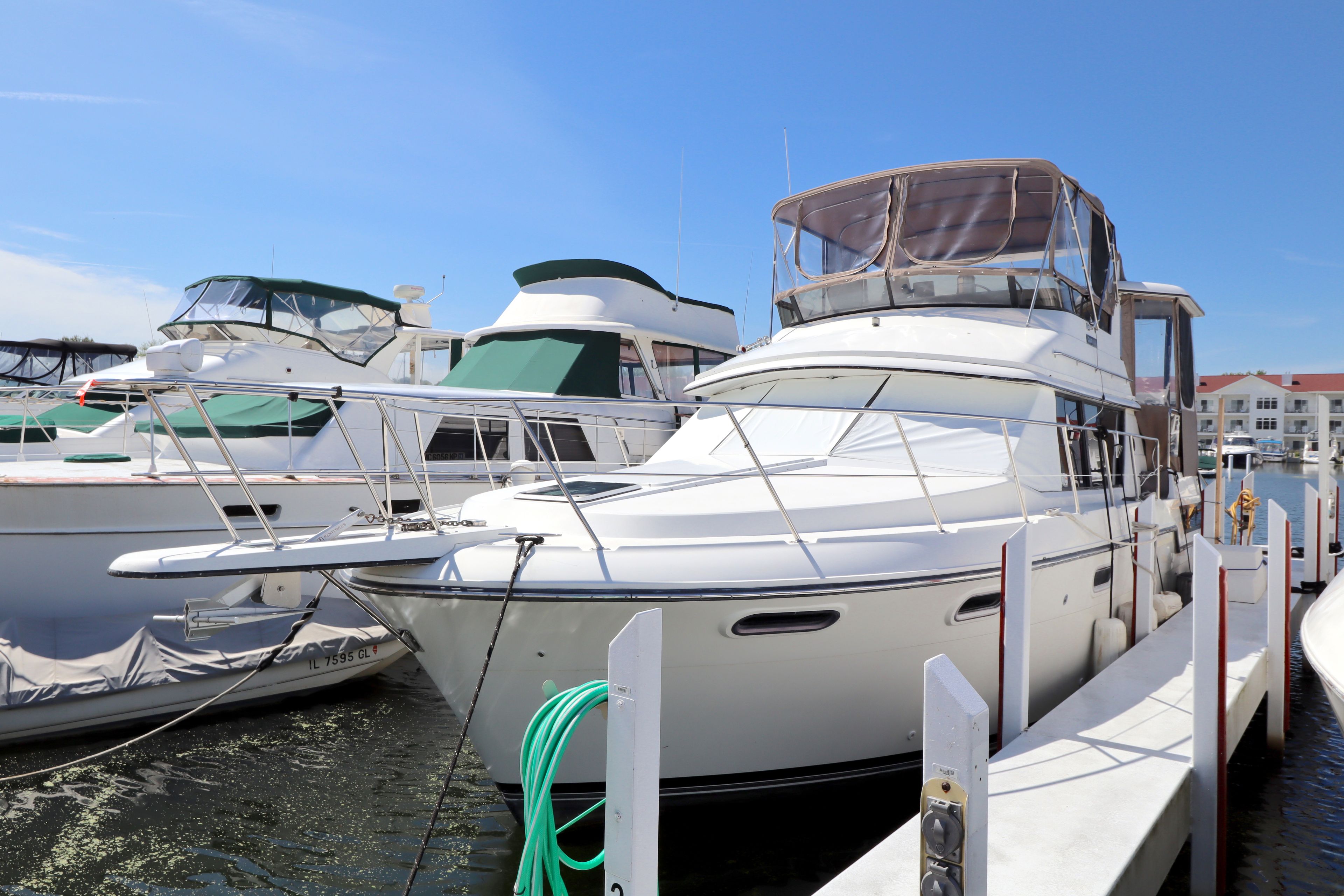 1988 Carver 38 Aft Cabin Motor Yacht 3807 - Weber Yachts