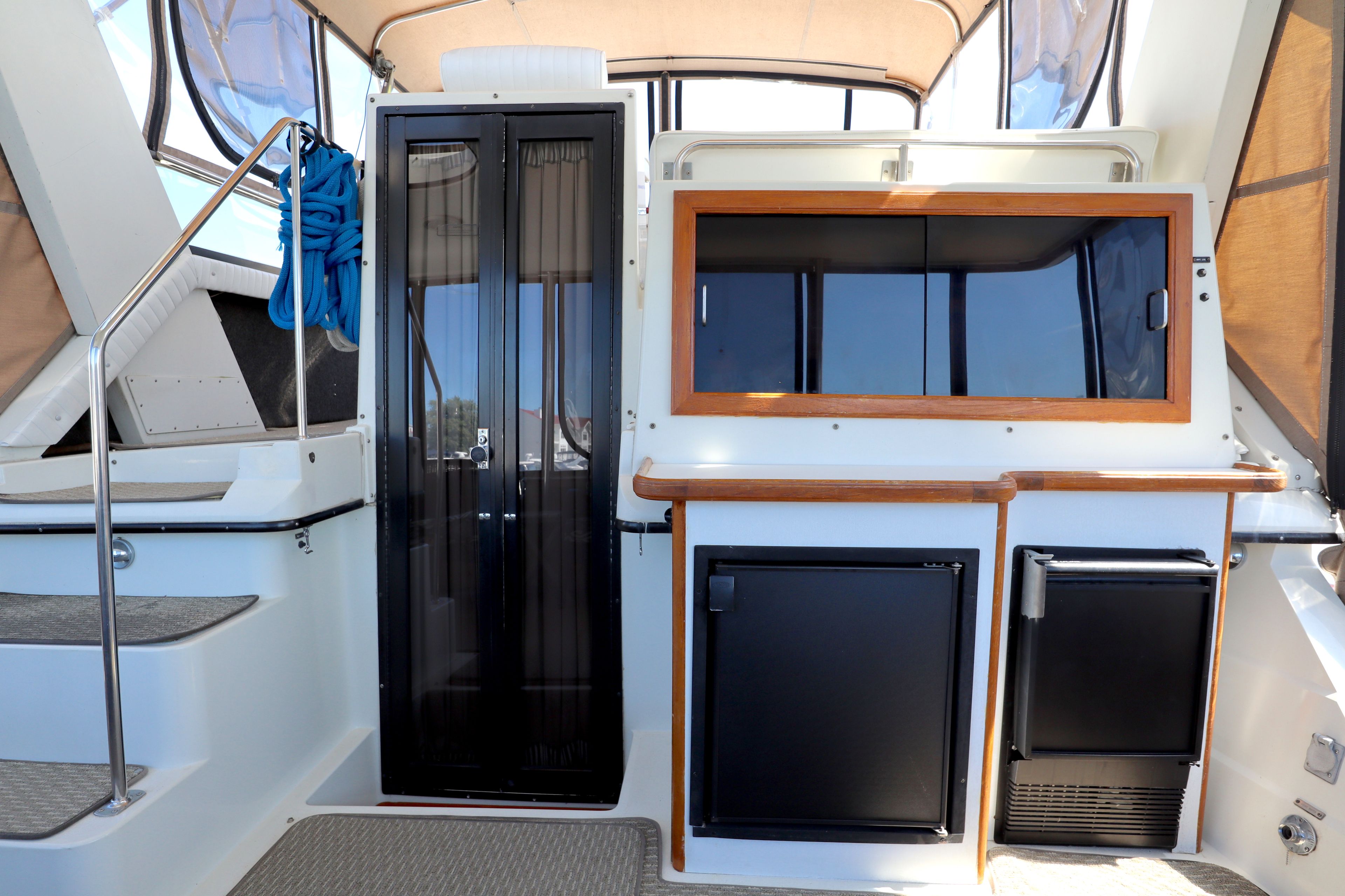 1988 Carver 38 Aft Cabin Motor Yacht 3807 - Weber Yachts