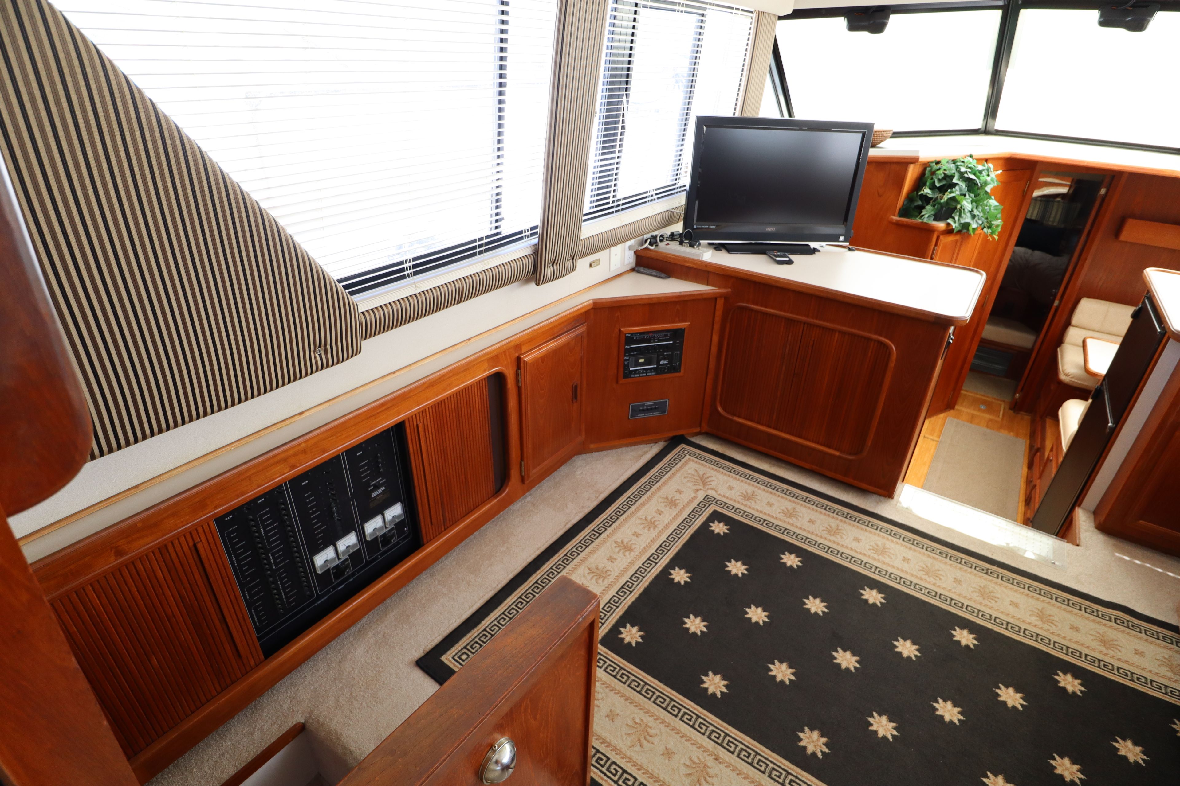 1988 Carver 38 Aft Cabin Motor Yacht 3807 - Weber Yachts
