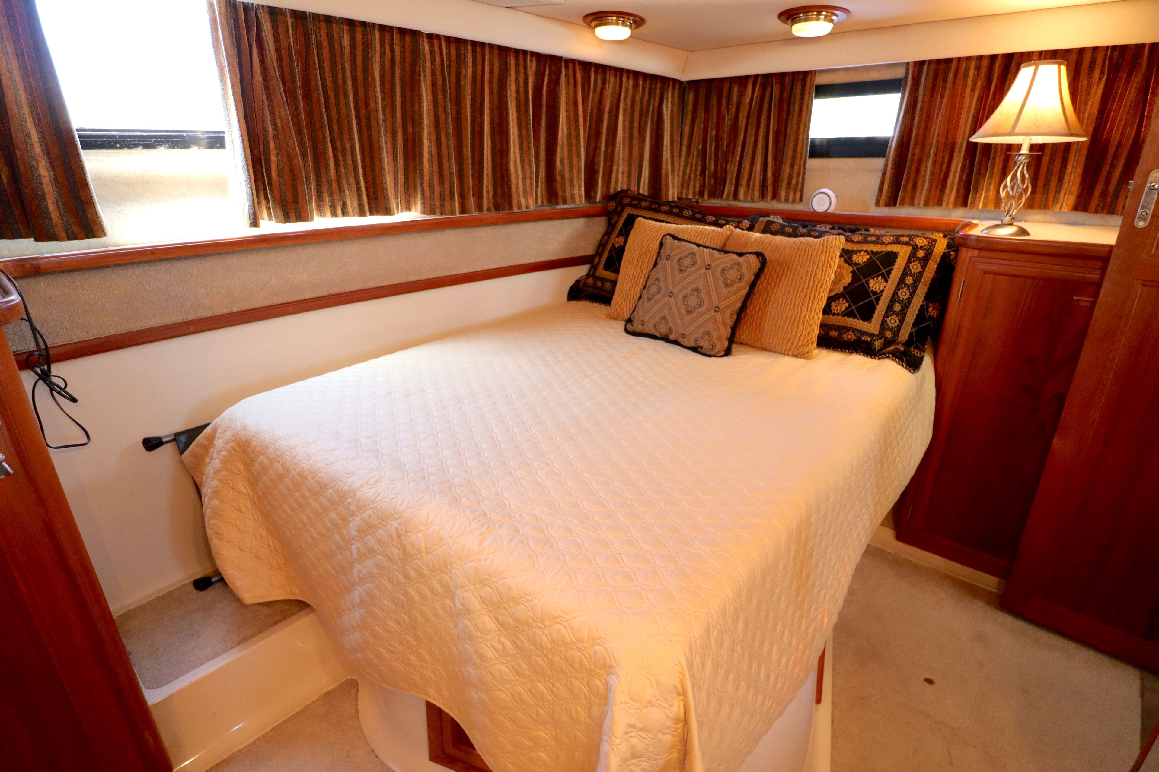 1988 Carver 38 Aft Cabin Motor Yacht 3807 - Weber Yachts