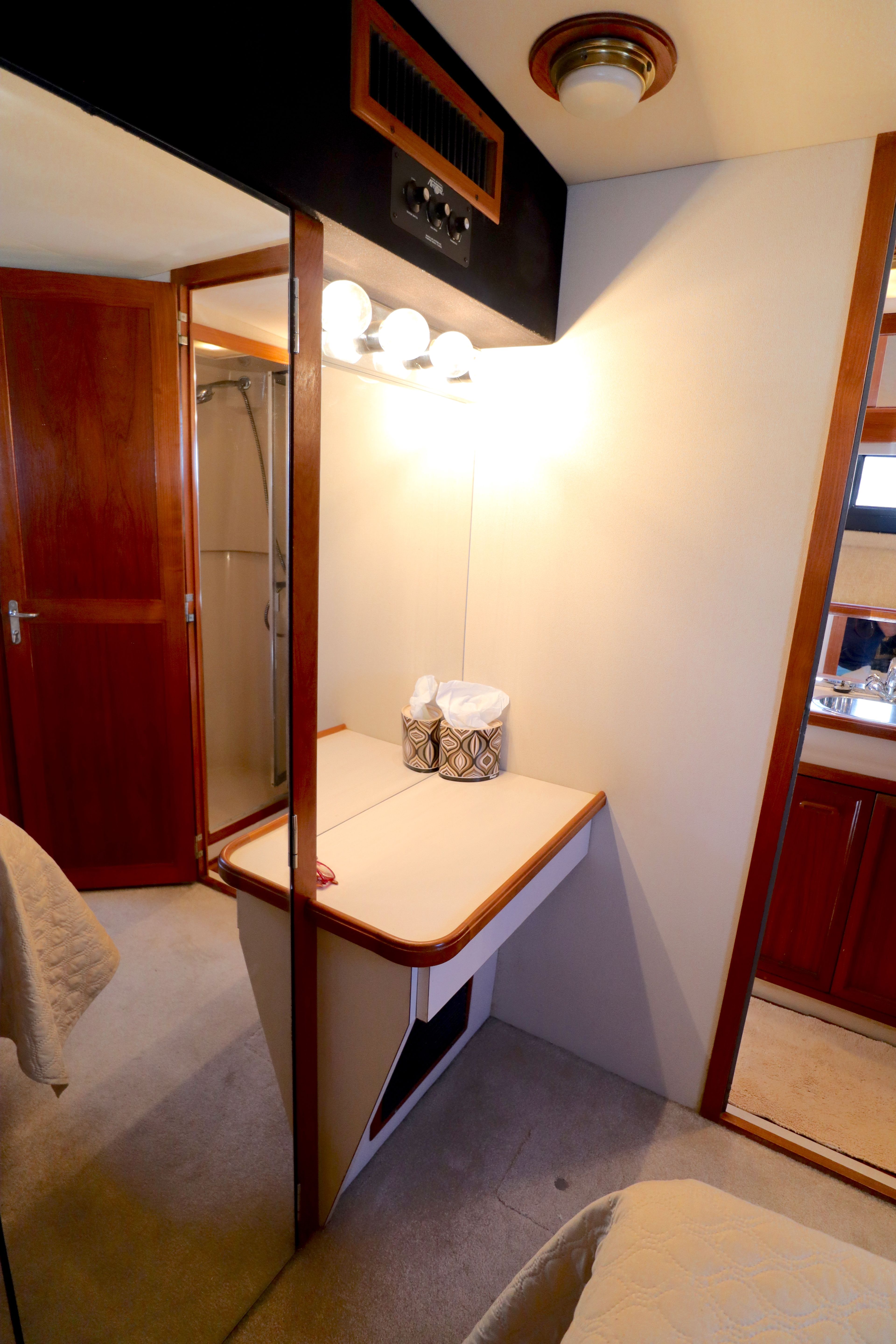 1988 Carver 38 Aft Cabin Motor Yacht 3807 - Weber Yachts