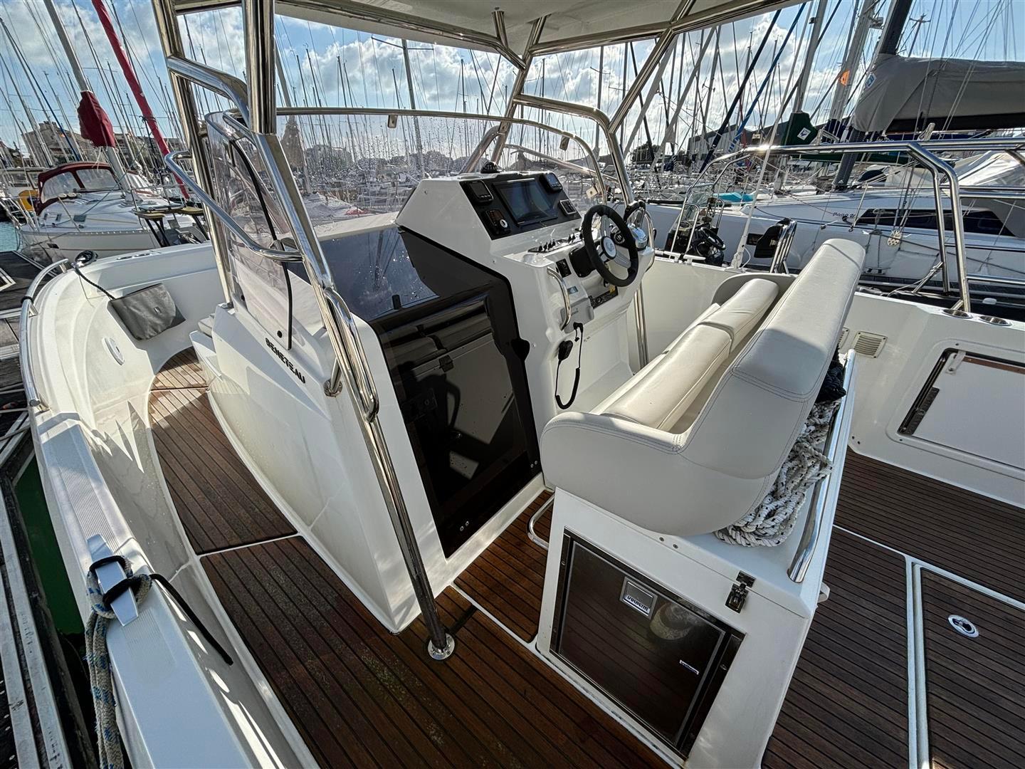 2021 Beneteau Flyer 9 SPACEdeck Ski and Wakeboard for sale - YachtWorld