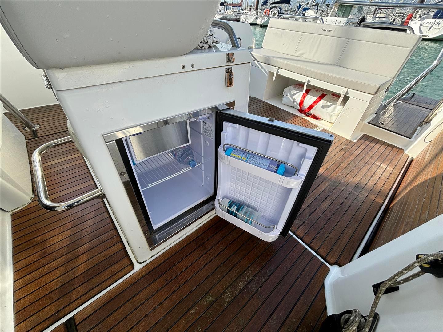 2021 Beneteau Flyer 9 SPACEdeck Ski and Wakeboard for sale - YachtWorld