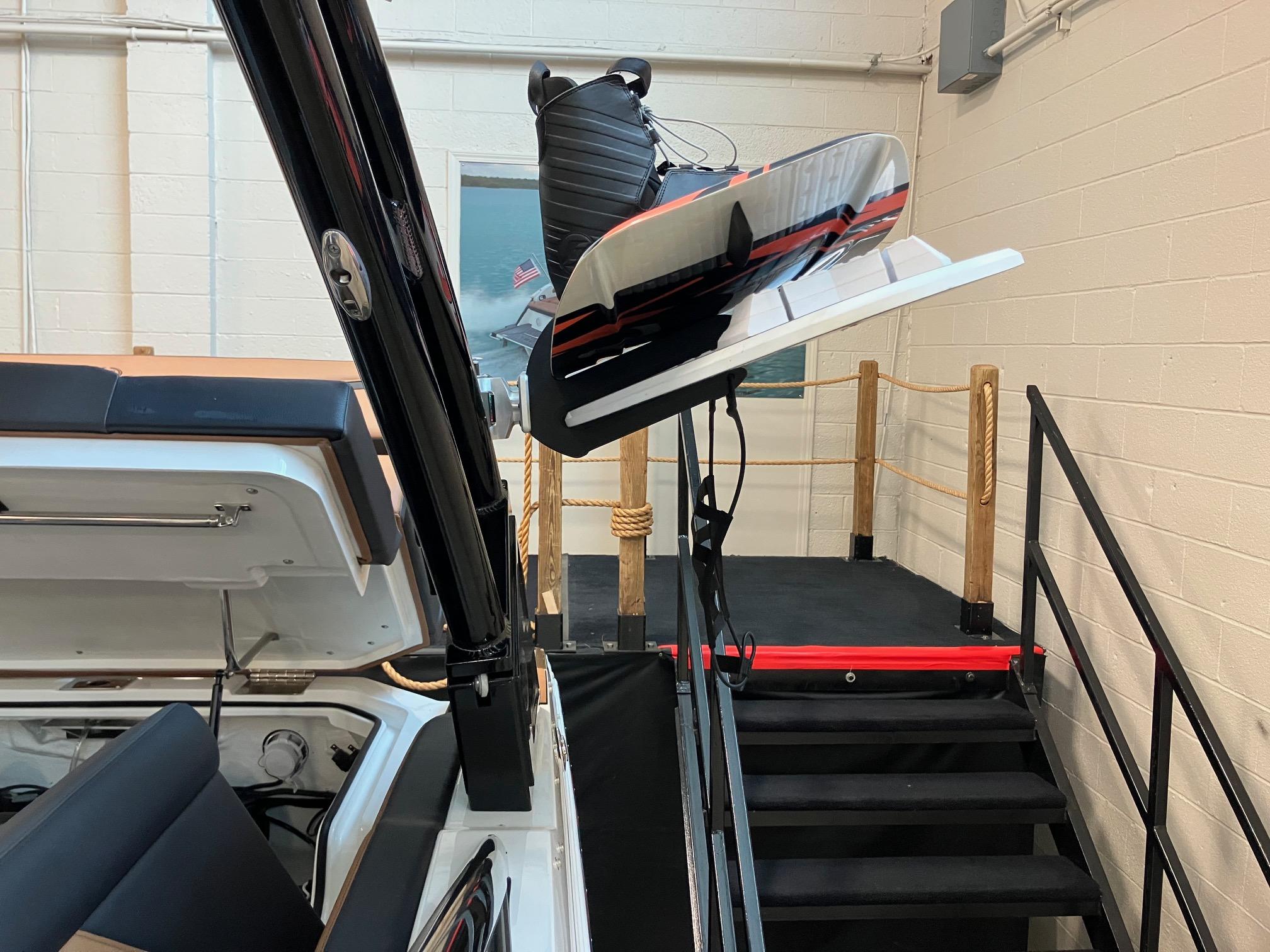 2024 Cobalt R4 Surf Waterskiboten te koop- YachtWorld