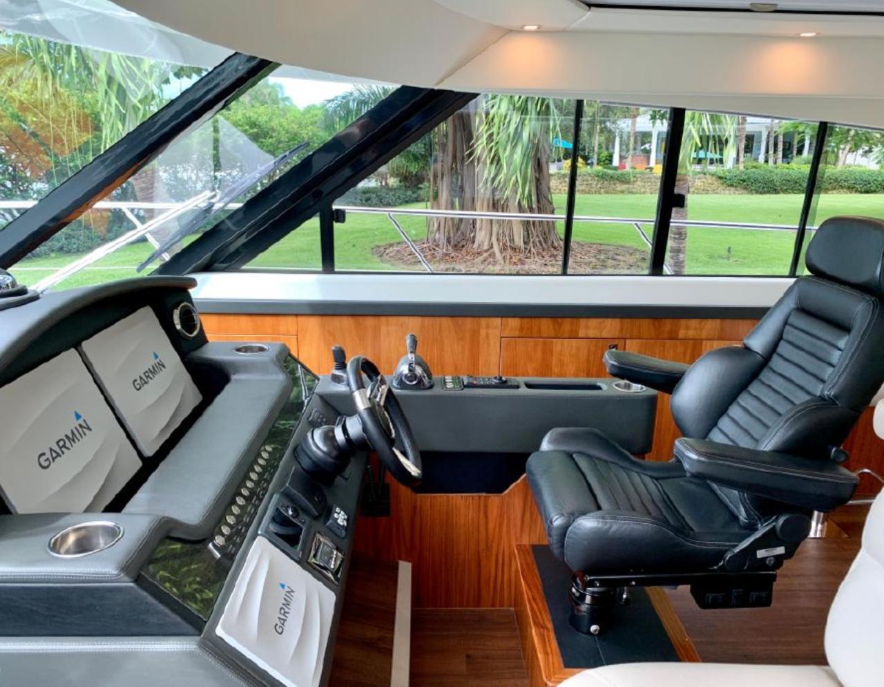 2017 Riviera 54 Sport Yacht Sports Cruiser for sale - YachtWorld