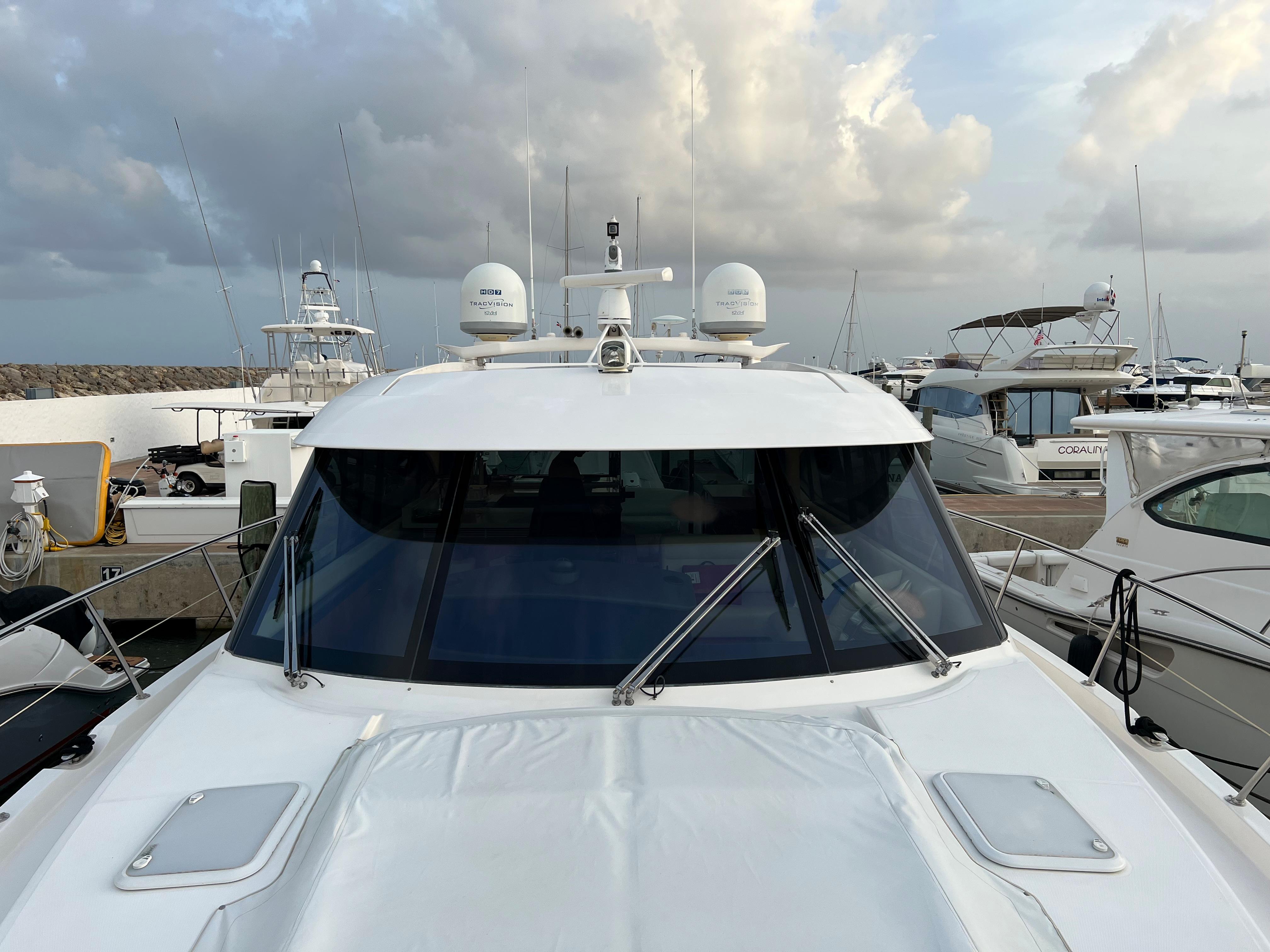 2017 Riviera 54 Sport Yacht Sports Cruiser for sale - YachtWorld