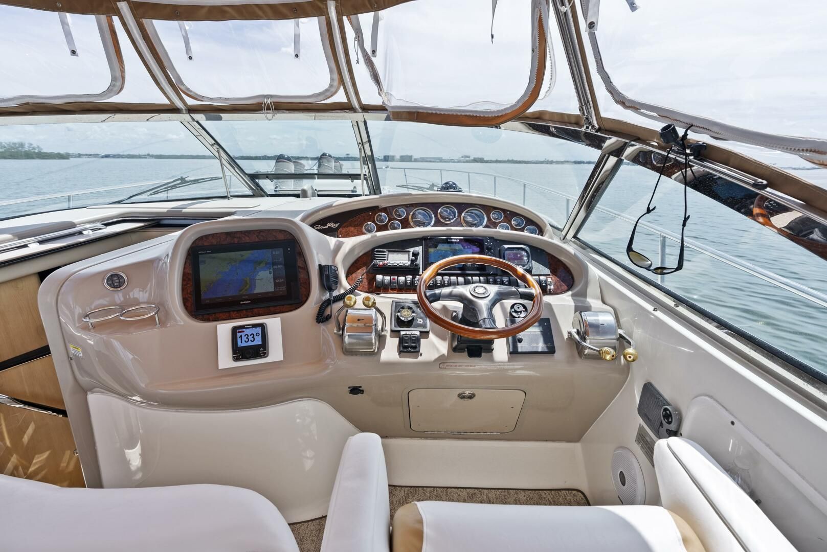 Sea Ray 380 Sundancer Usado en Florida - Cosas de Barcos