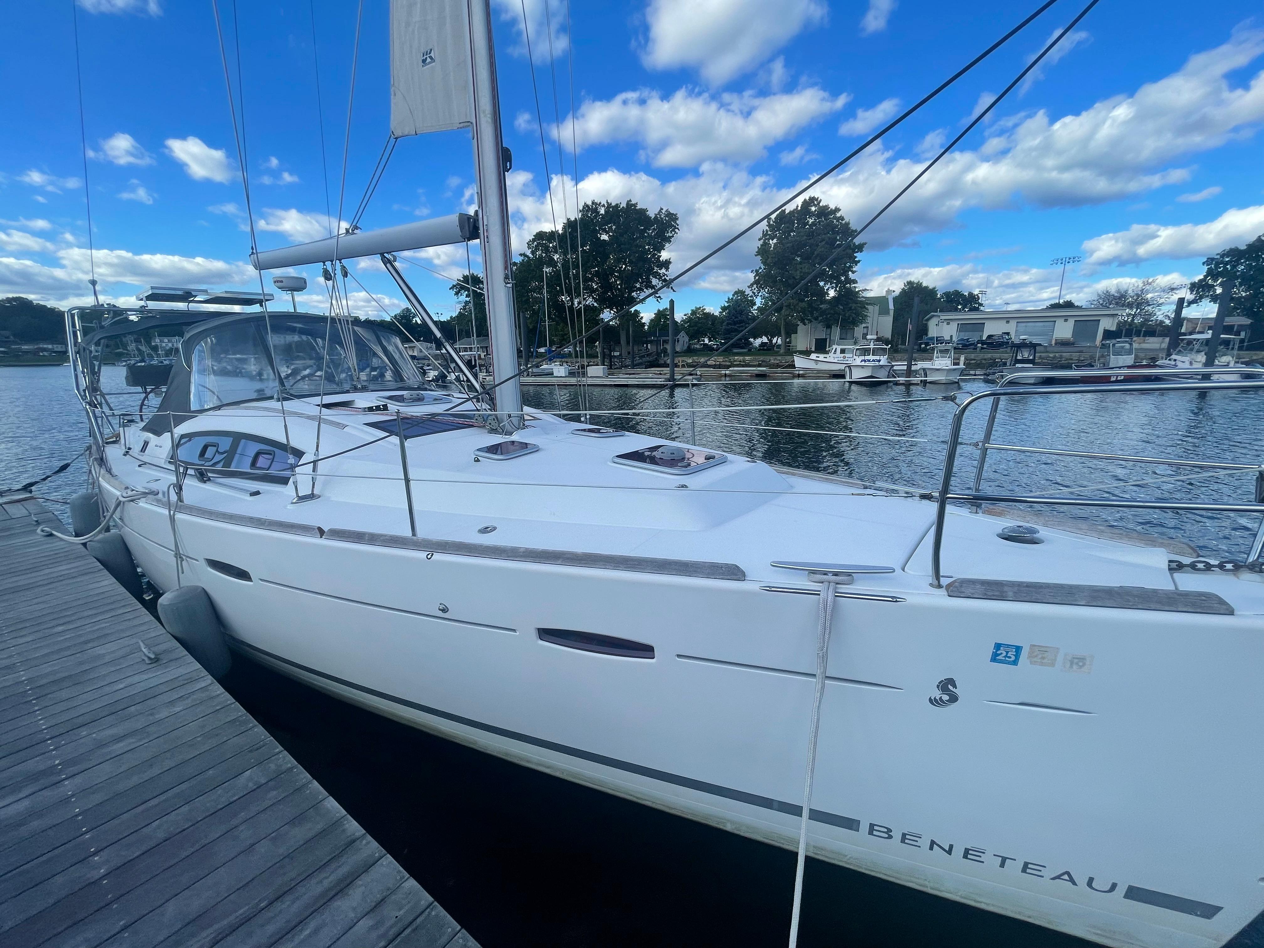 2010 Beneteau Oceanis 40 Segelyacht Kaufen - YachtWorld