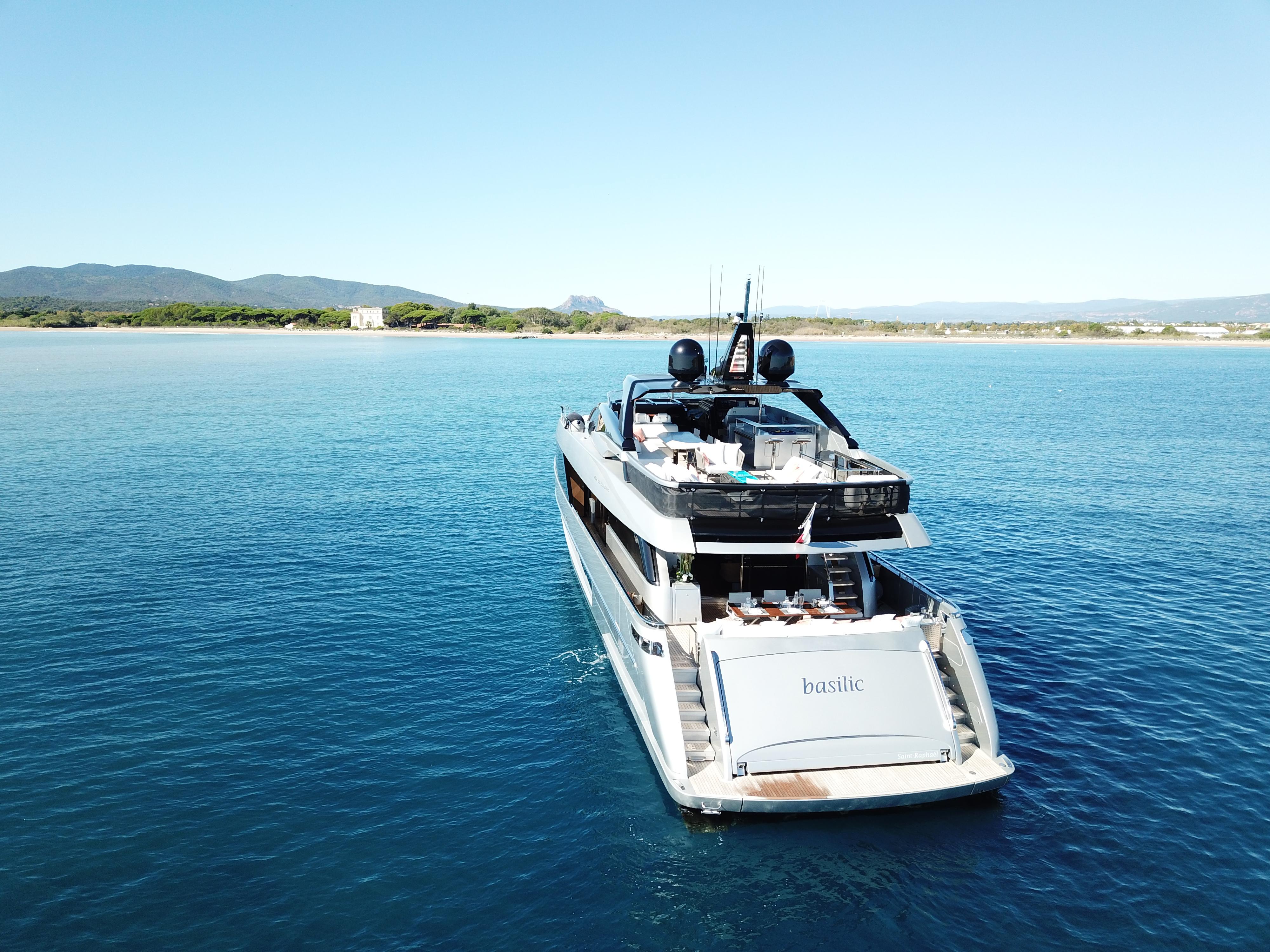 Basilic Flybridge Riva for sale - YachtWorld