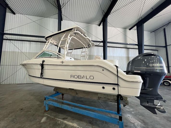 2017 Robalo R247 Dual Console Dual Console for sale - YachtWorld