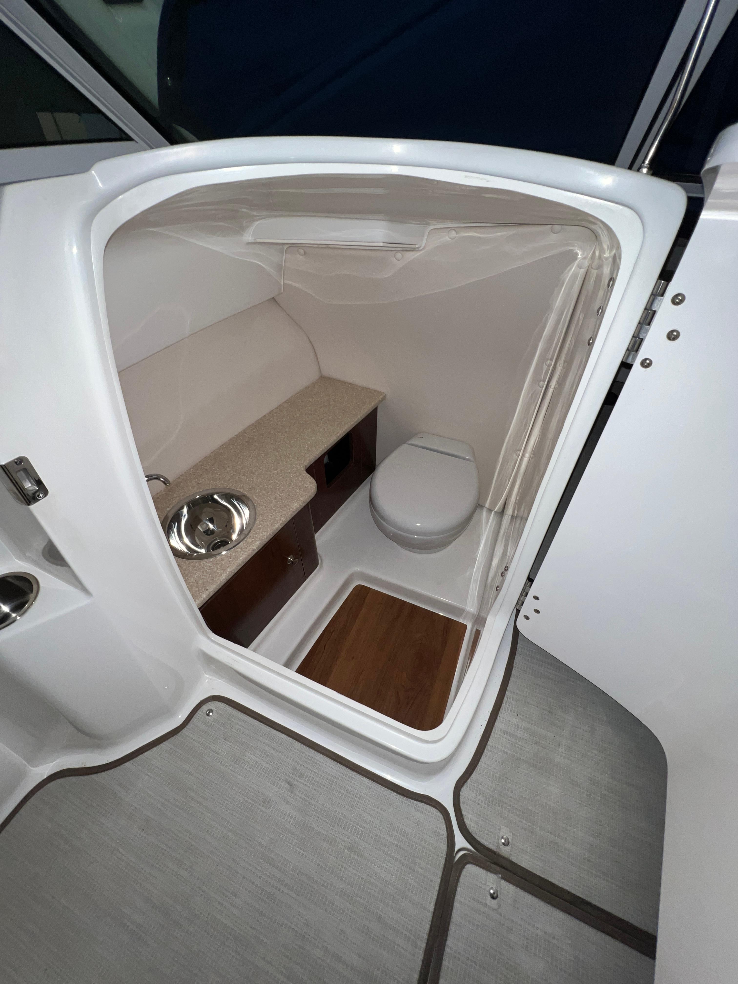 2017 Robalo R247 Dual Console Dual Console for sale - YachtWorld