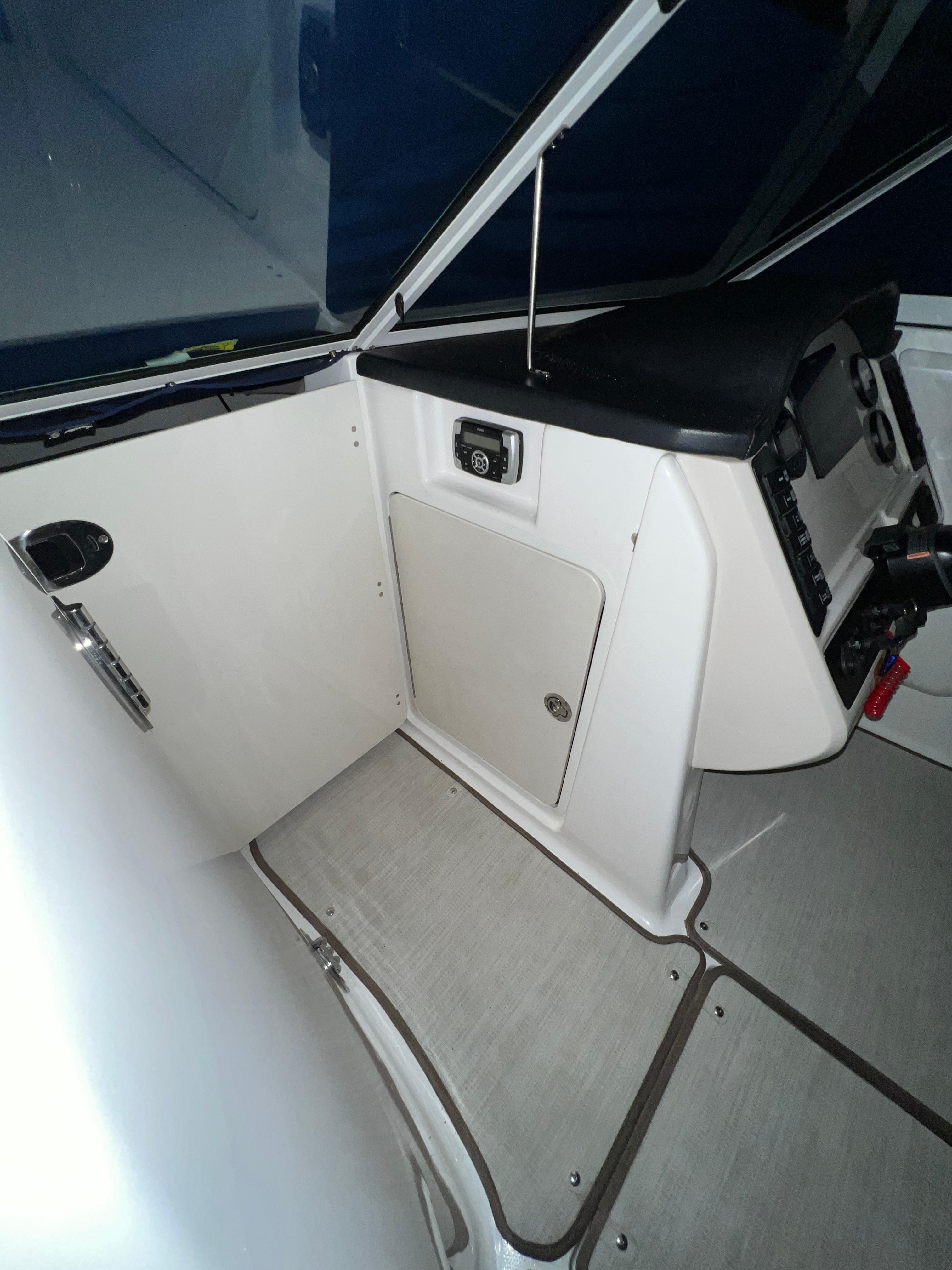 2017 Robalo R247 Dual Console Dual Console for sale - YachtWorld