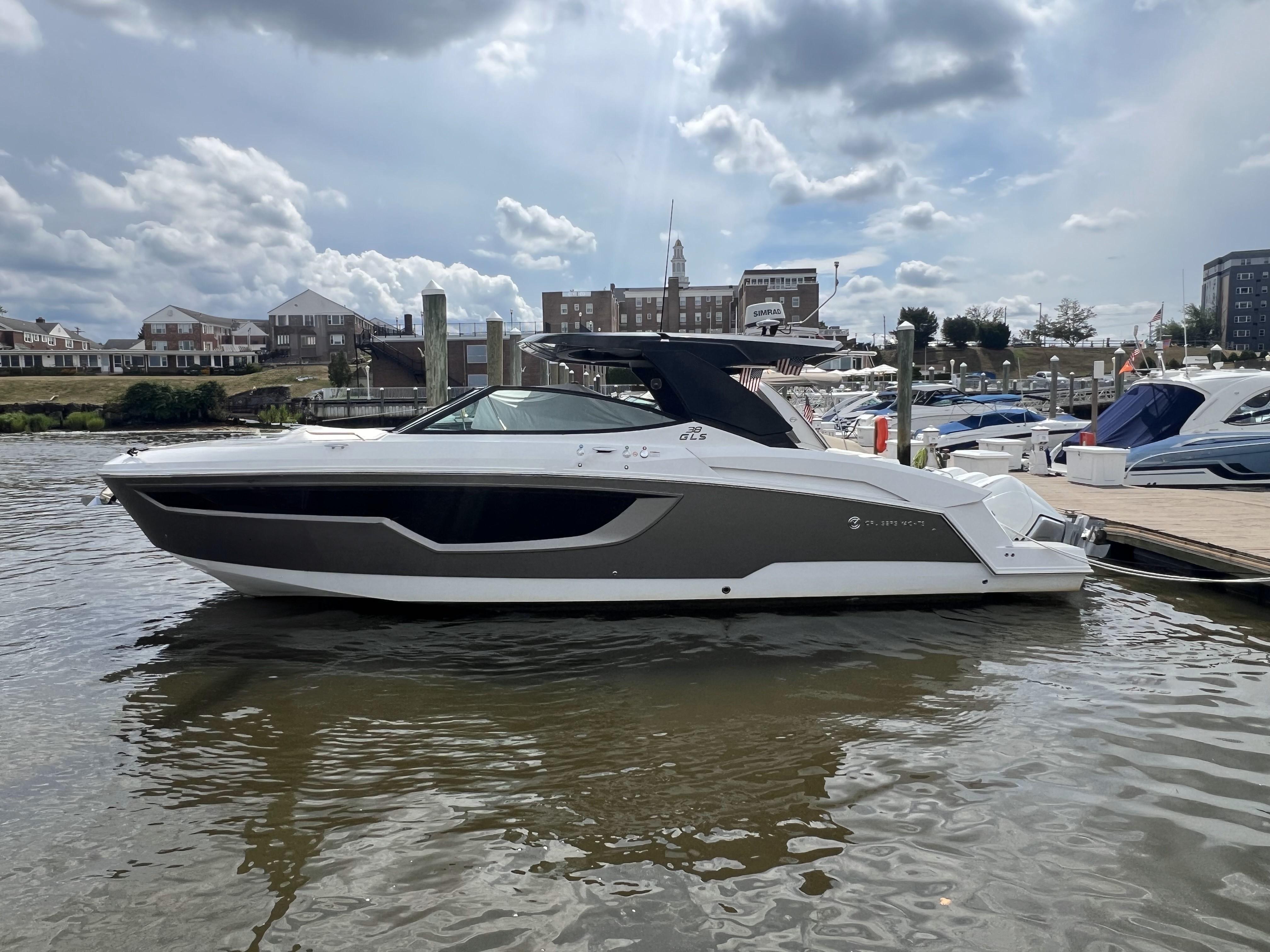 Used Cruisers Yachts 38 GLS in New Jersey - iNautia