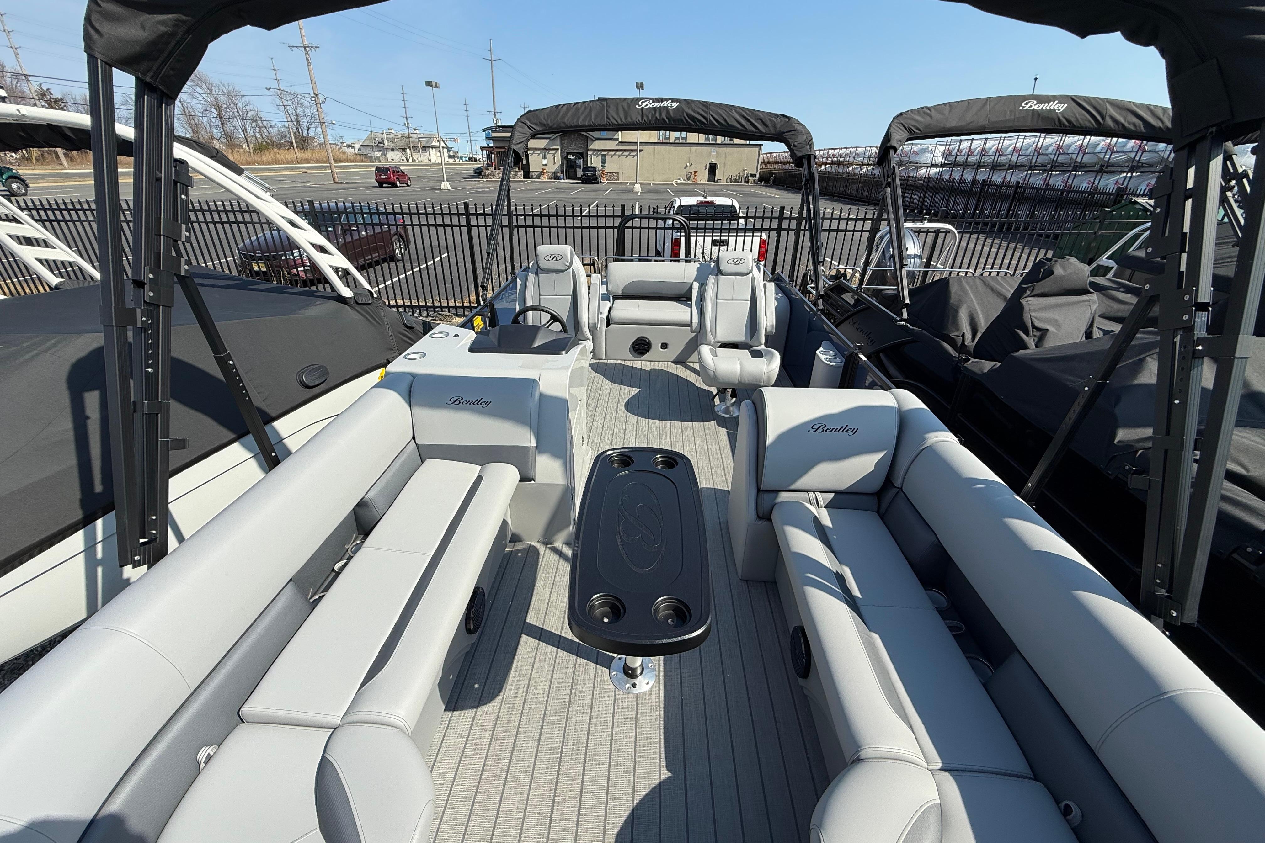 2026 Bentley Pontoons Legacy 243 Swingback Bateaux ponton à vendre ...