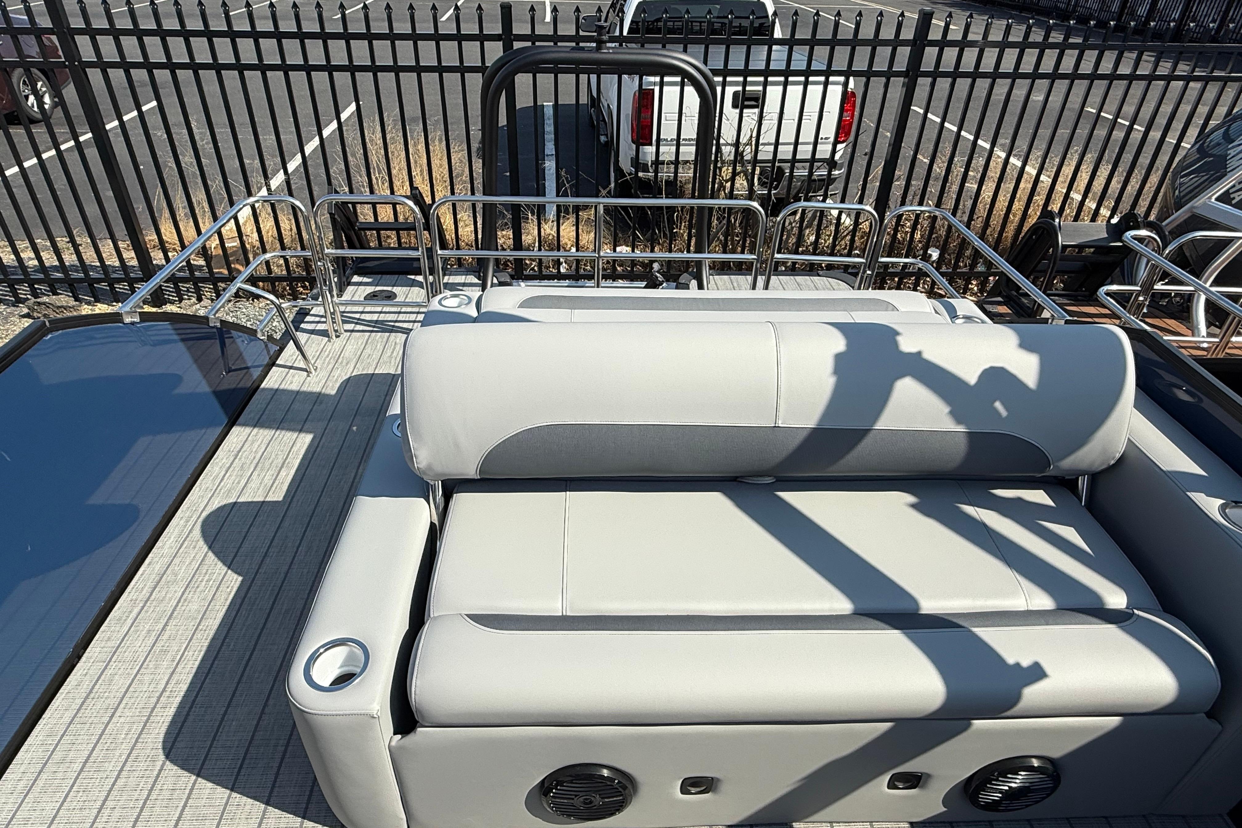 2026 Bentley Pontoons Legacy 243 Swingback Bateaux ponton à vendre ...