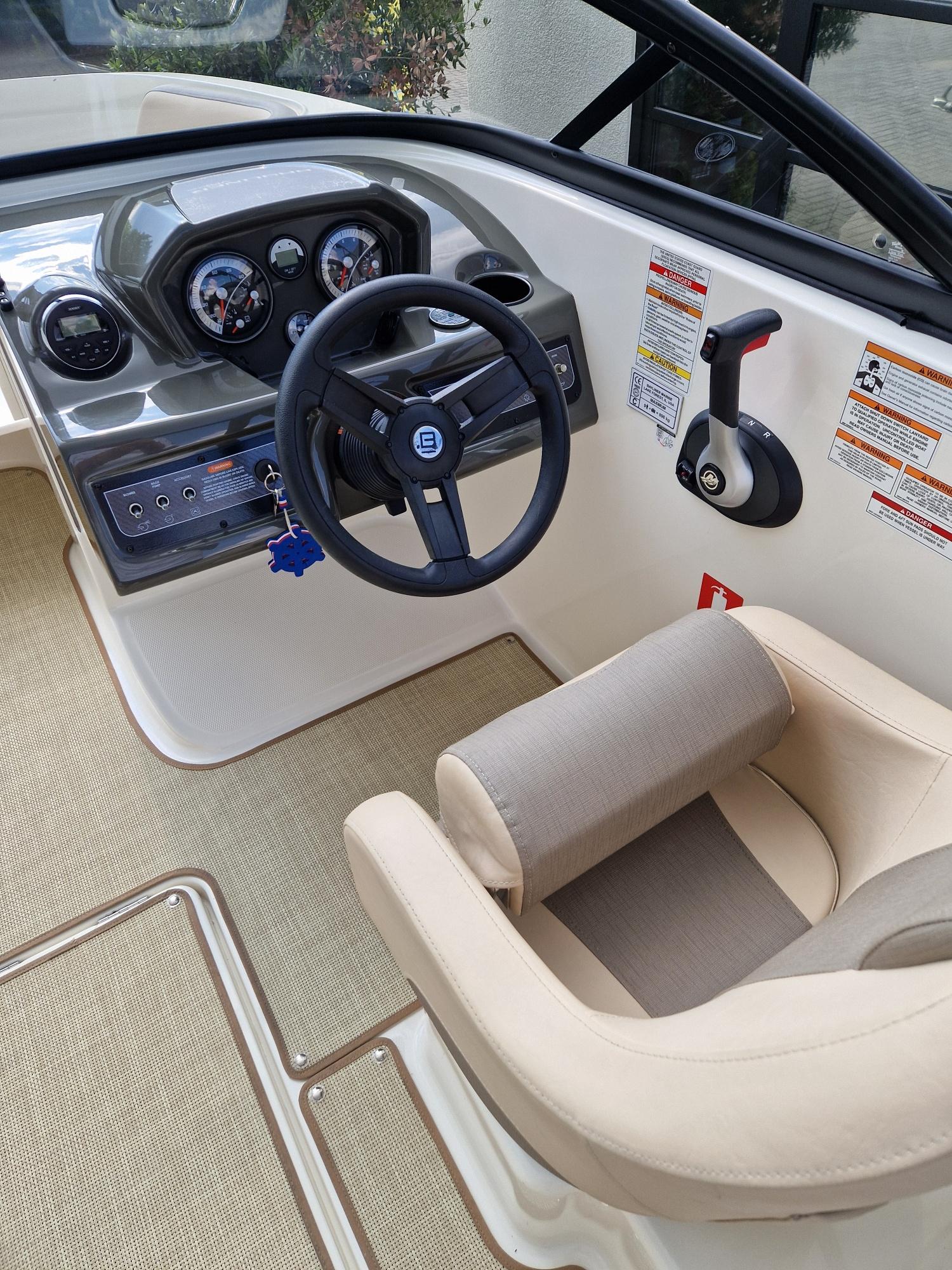 Bayliner VR6 Bowrider | 7m | 2017 | Boats and Outboards