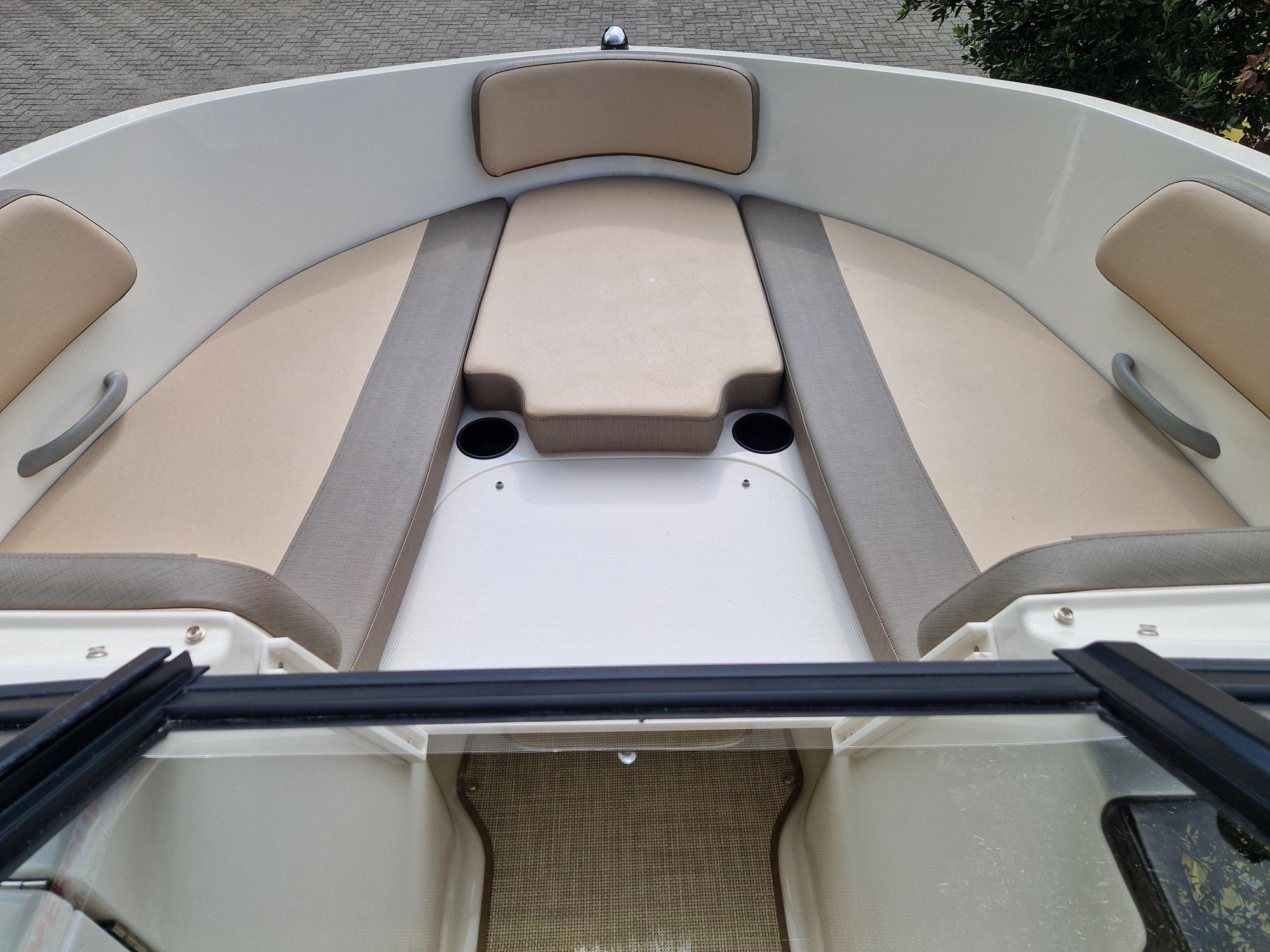 Bayliner VR6 Bowrider | 7m | 2017 | Boats and Outboards