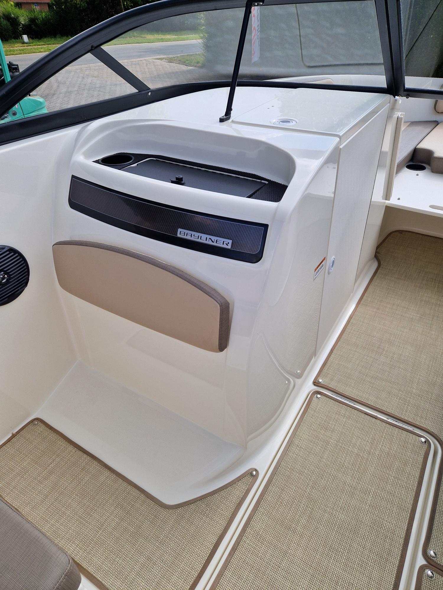 Bayliner VR6 Bowrider | 7m | 2017 | Boats and Outboards