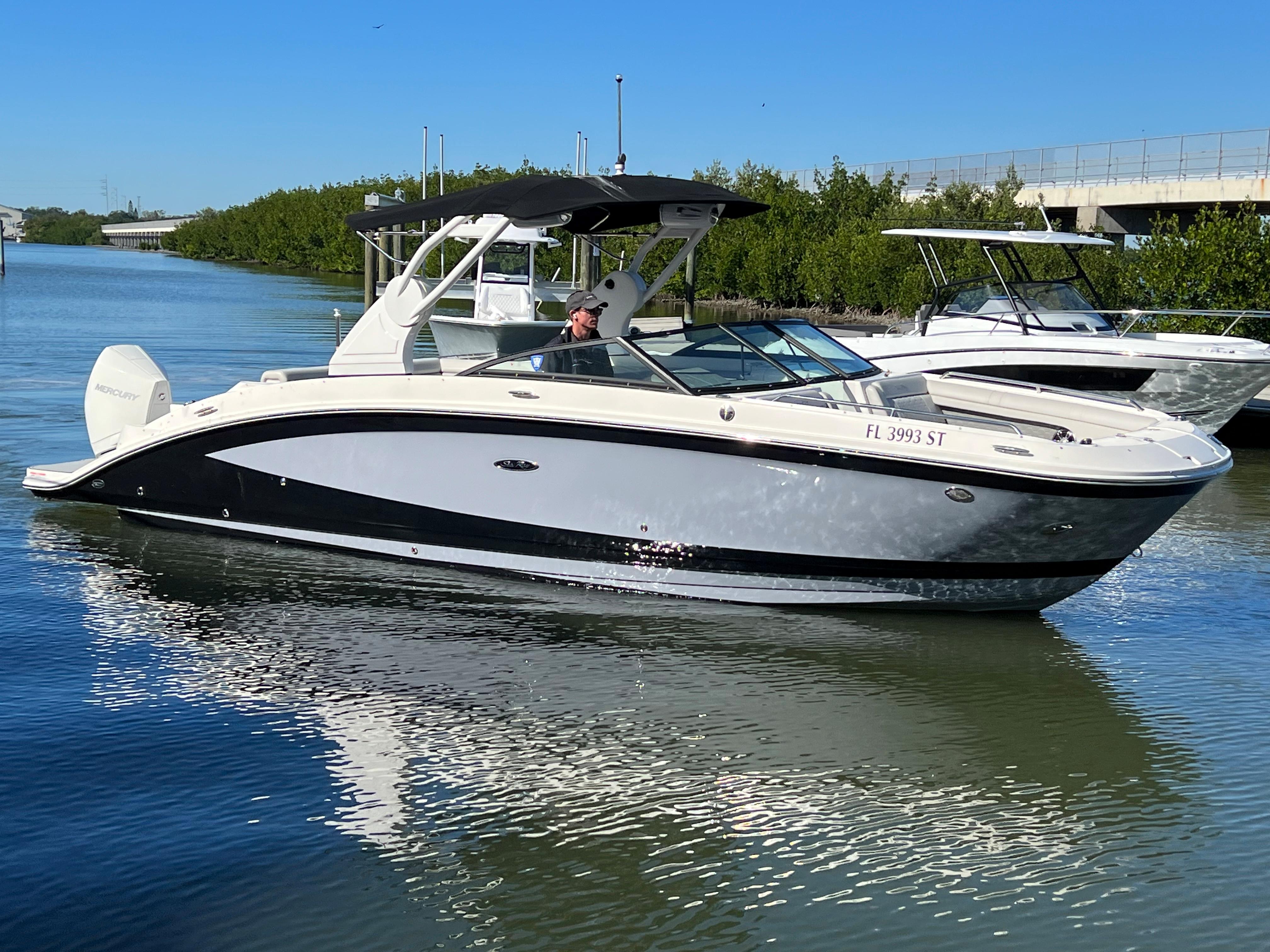 2020 Sea Ray SDX 270 Outboard Deck Boat for sale - YachtWorld