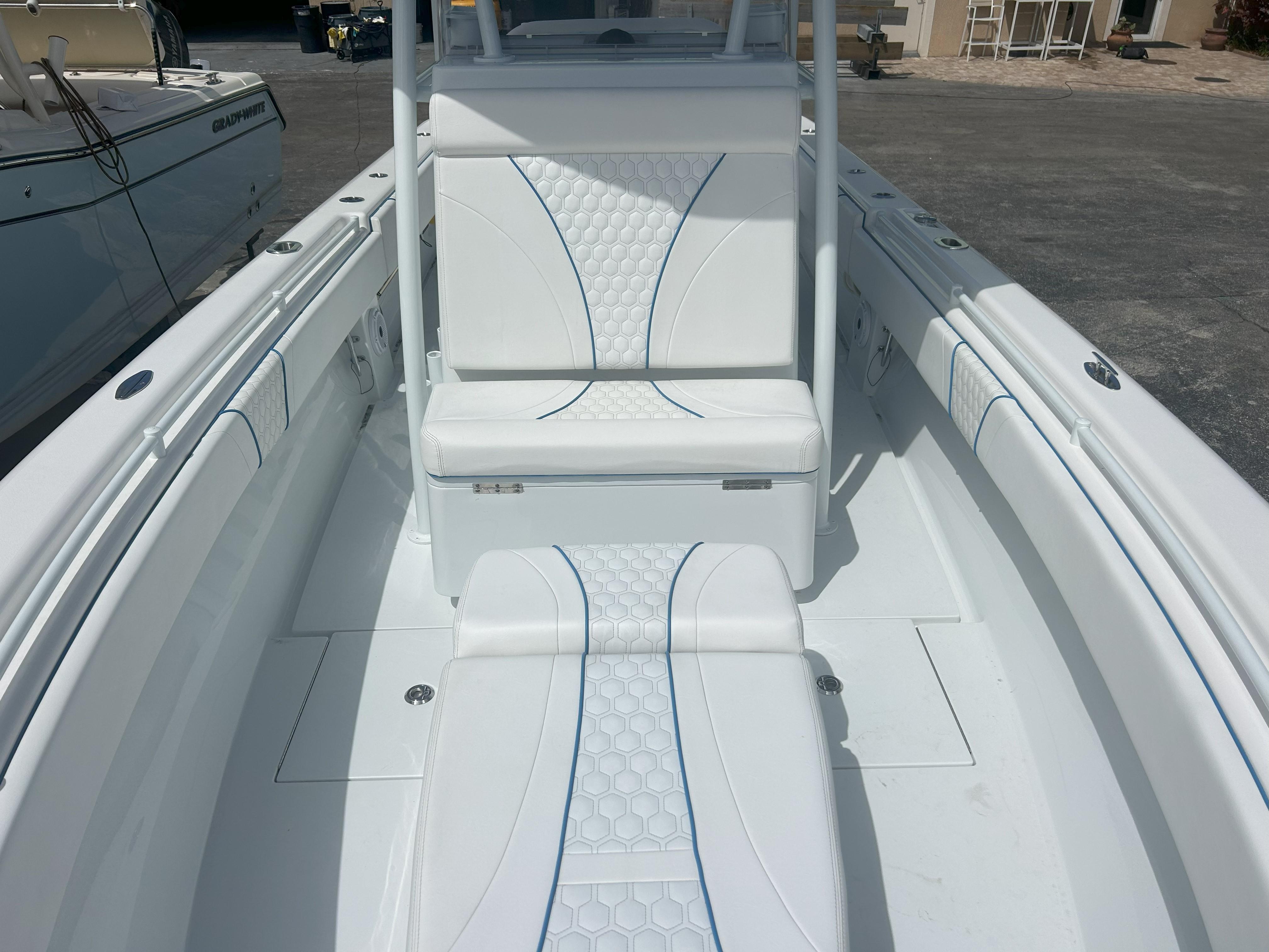 2023 Contender 28T Centre Console for sale - YachtWorld