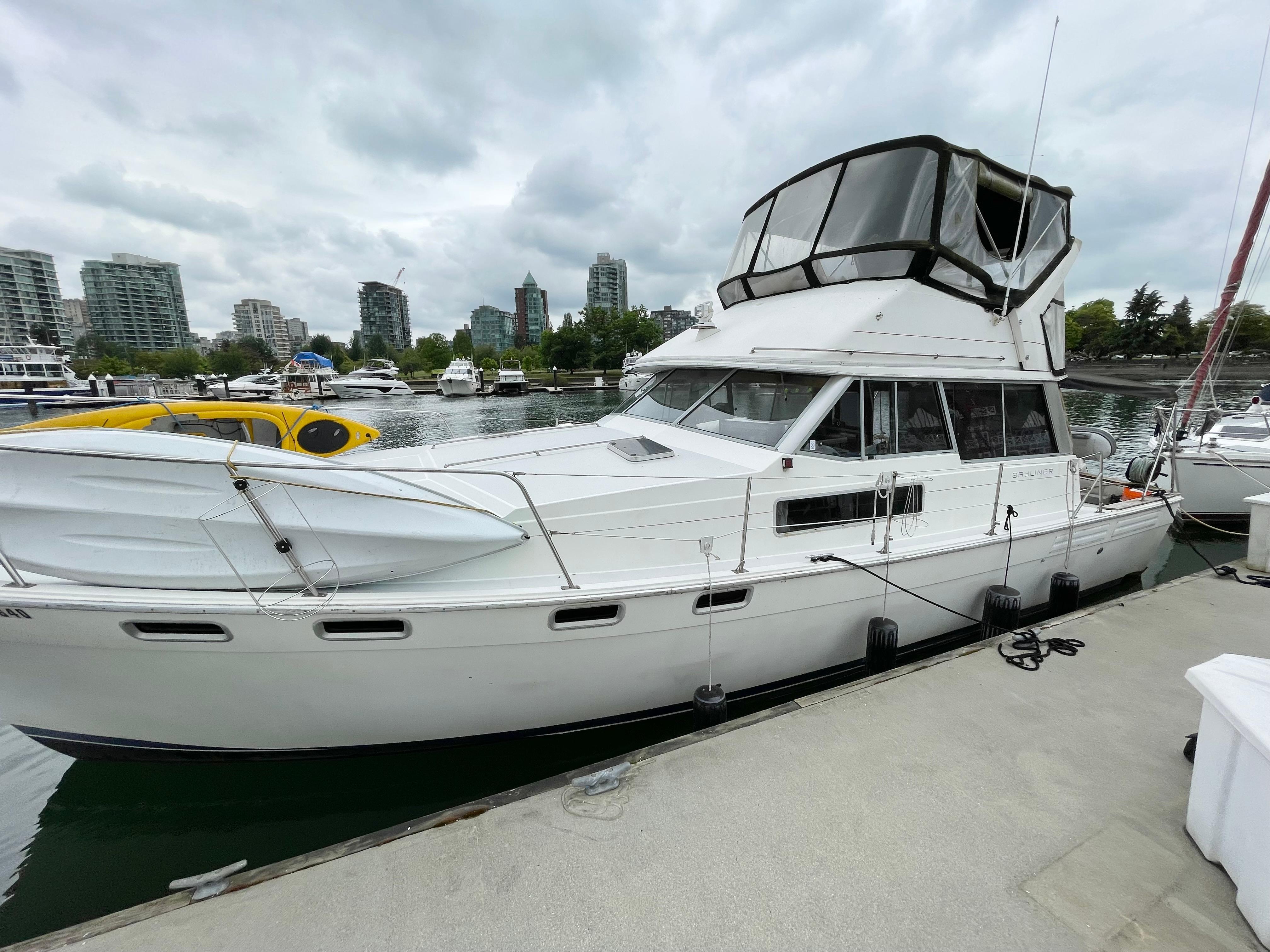 1987 Bayliner 3870 Motoryacht Cruiser for sale - YachtWorld