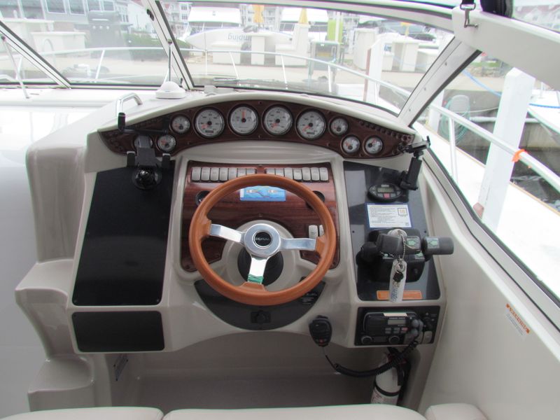 2004 Doral 330 Elegante - Weber Yachts